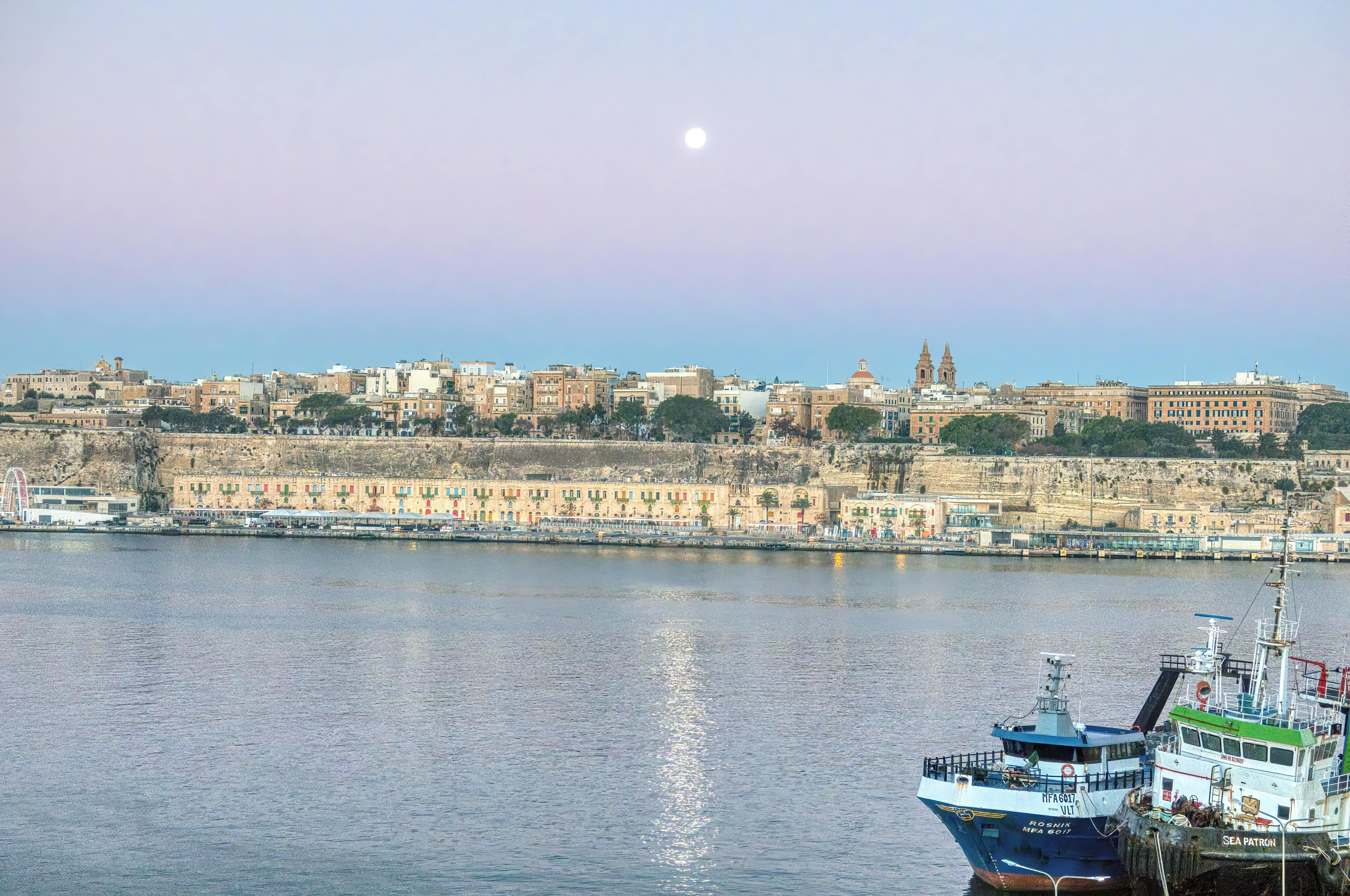 Moon Inverted Reflection Photos, Download The BEST Free Moon Inverted ...