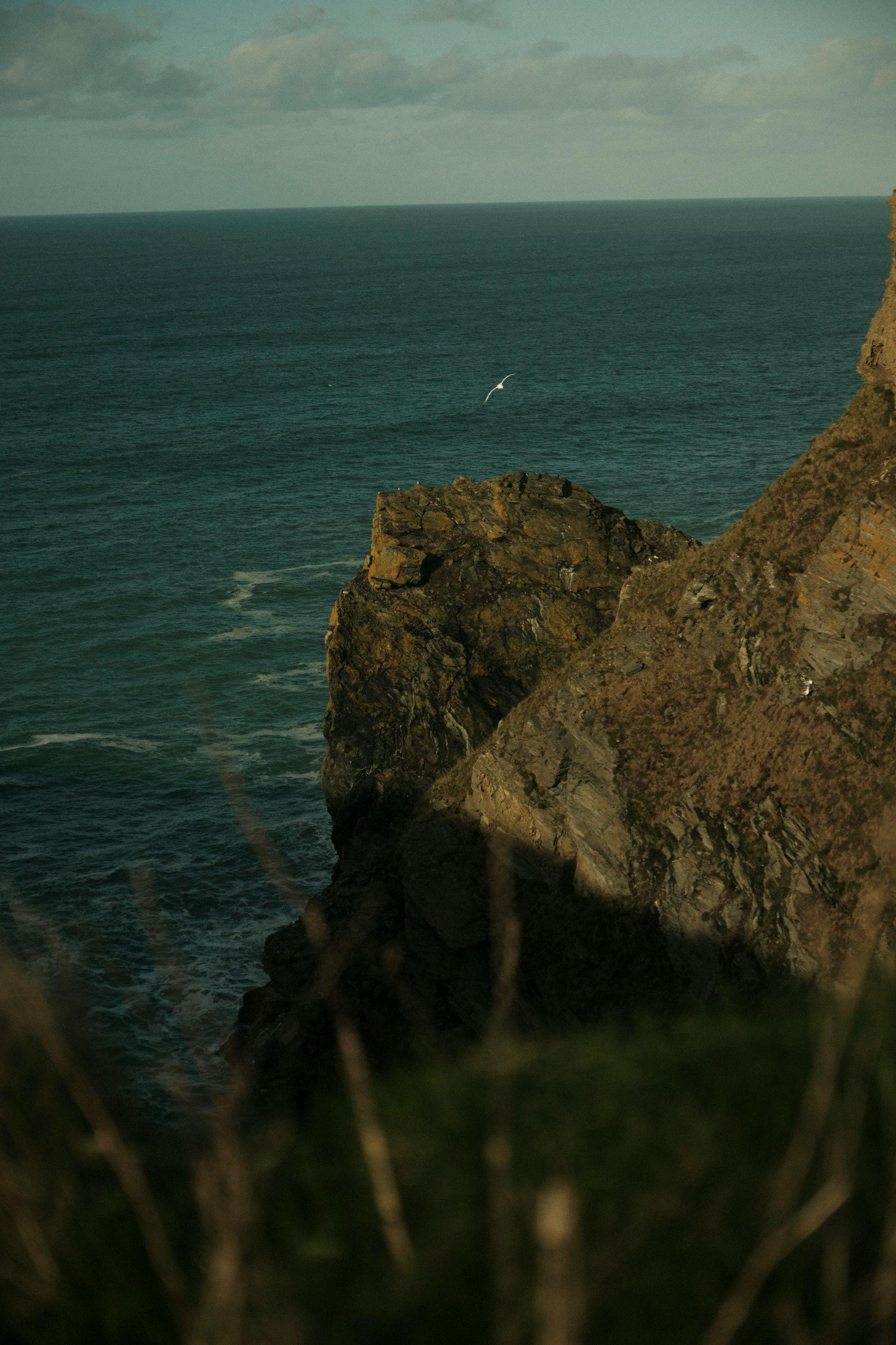 Dramatic Cliffside View of English Coastline · Free Stock Photo
