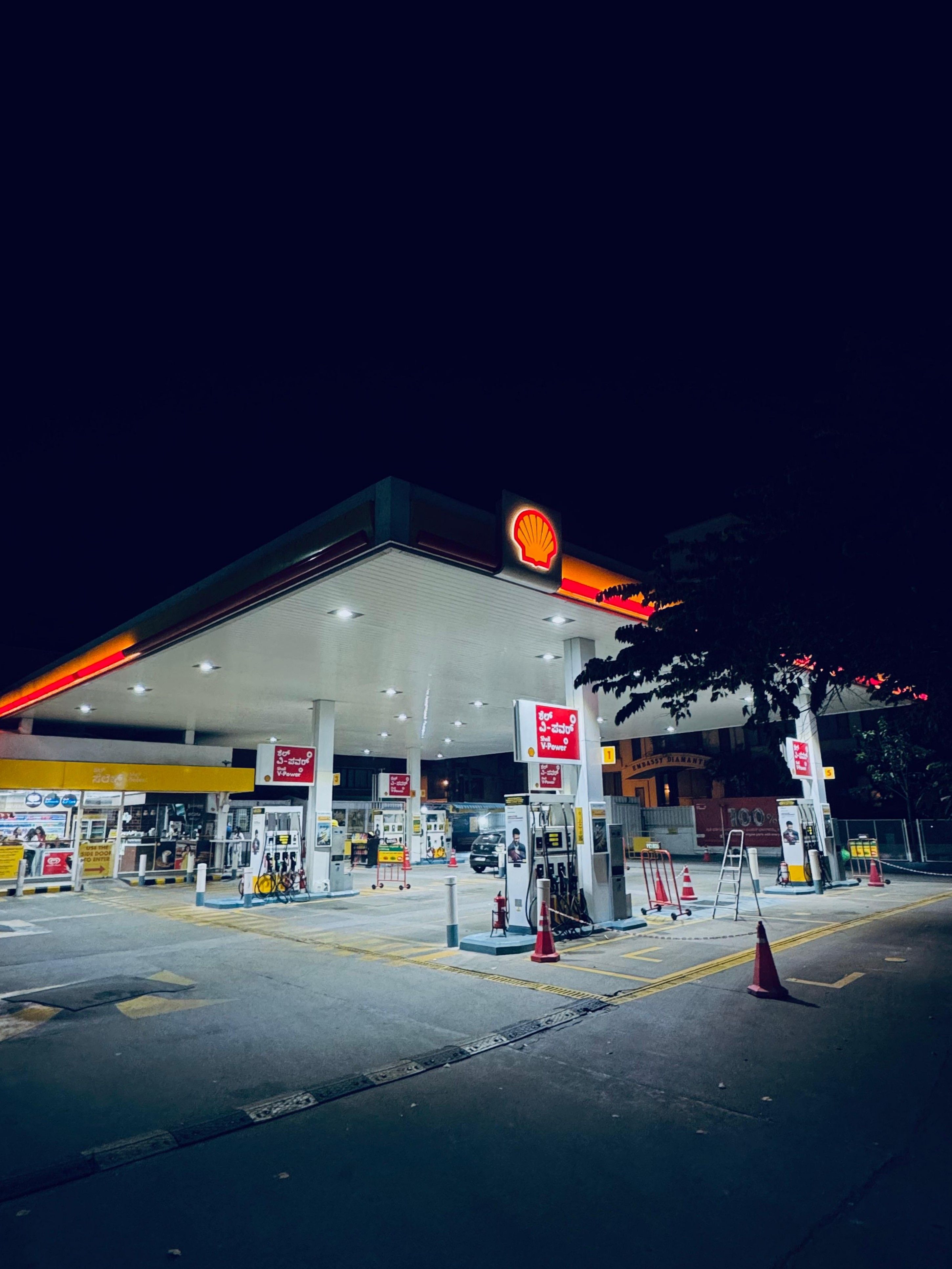 Illuminated Shell Gas Station at Night in Bengaluru · Free Stock Photo