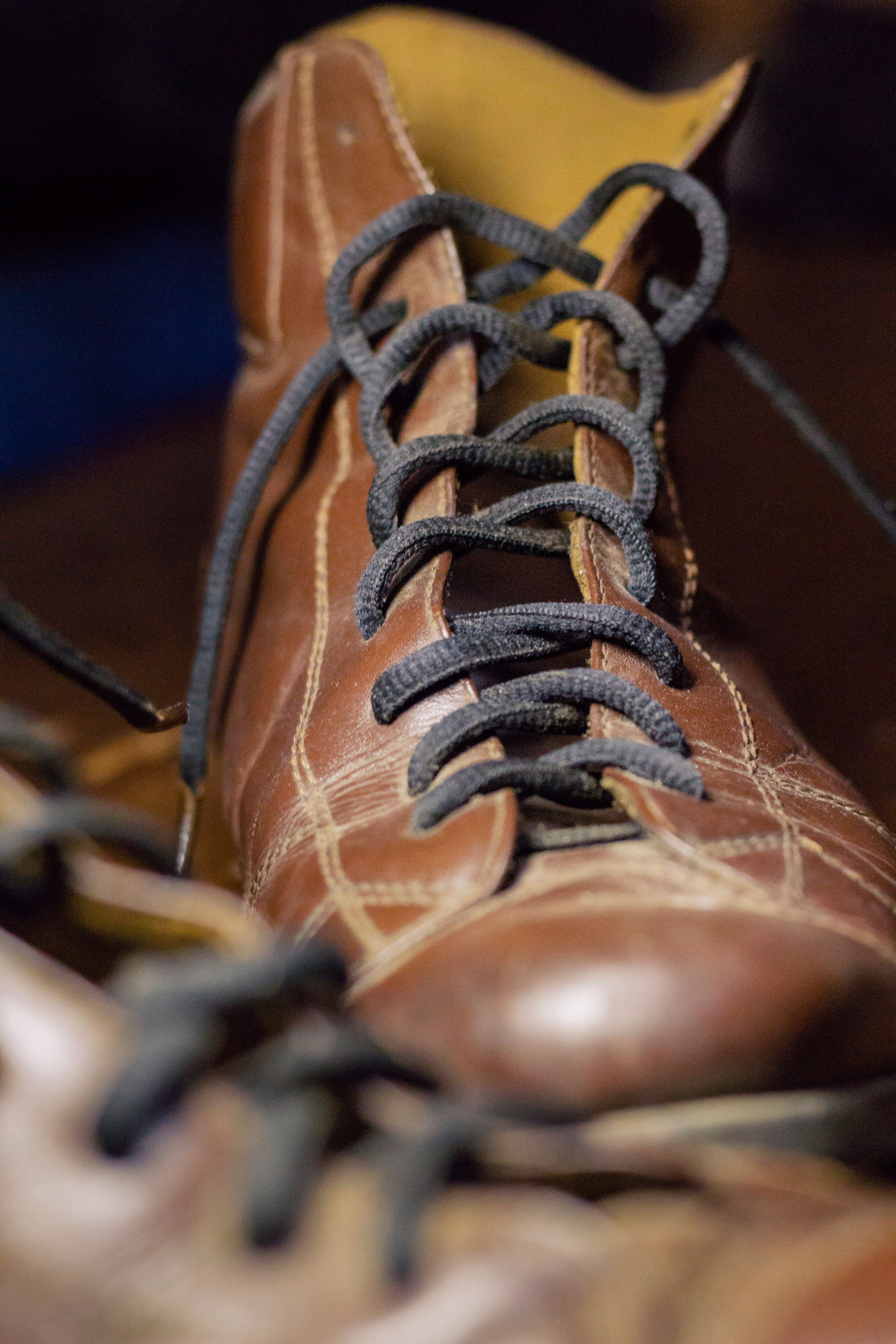 Close Up Sepatu Kulit Coklat Vintage · Foto Stok Gratis