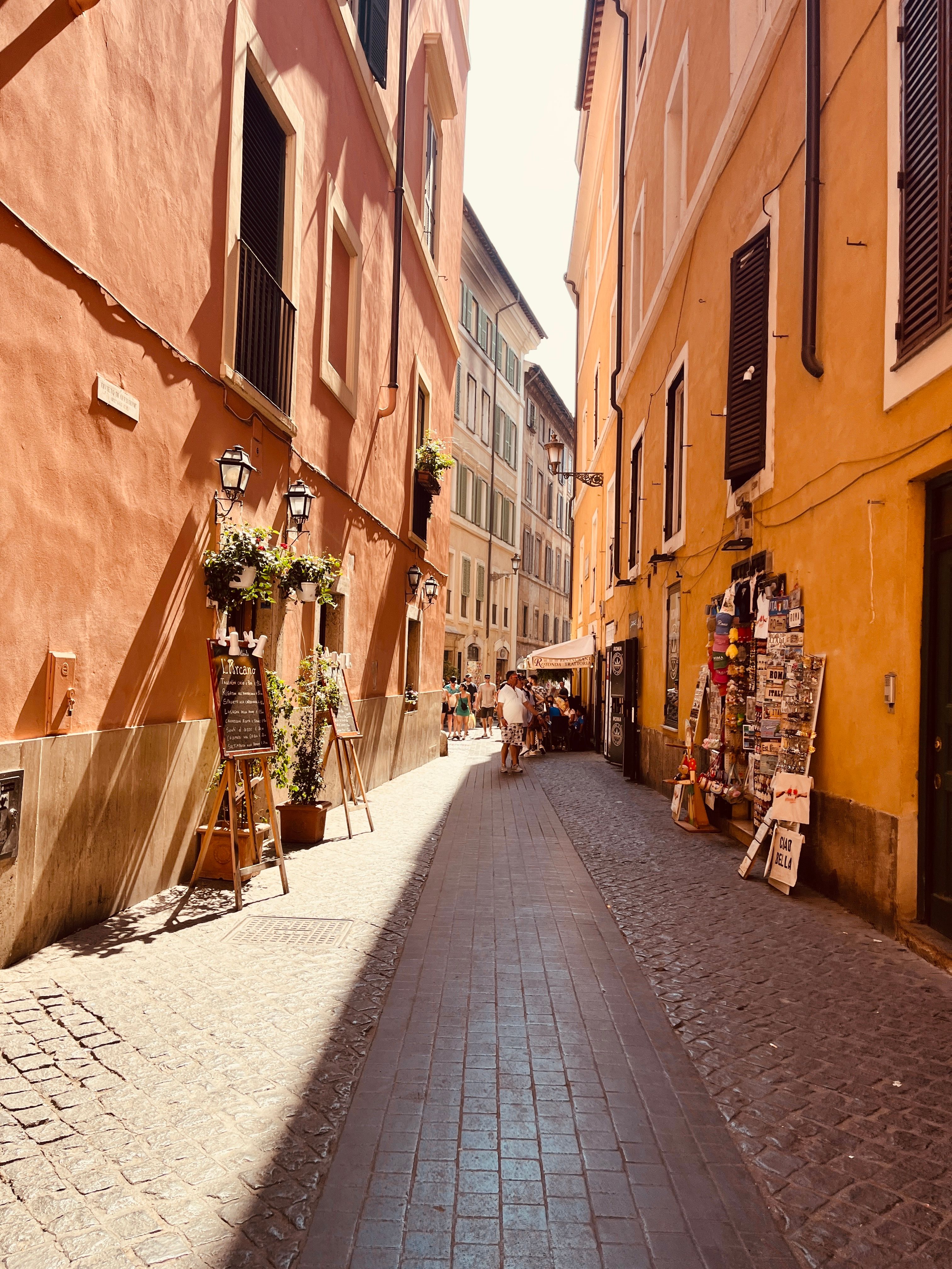Charming Italian Street with Historic Architecture · Free Stock Photo