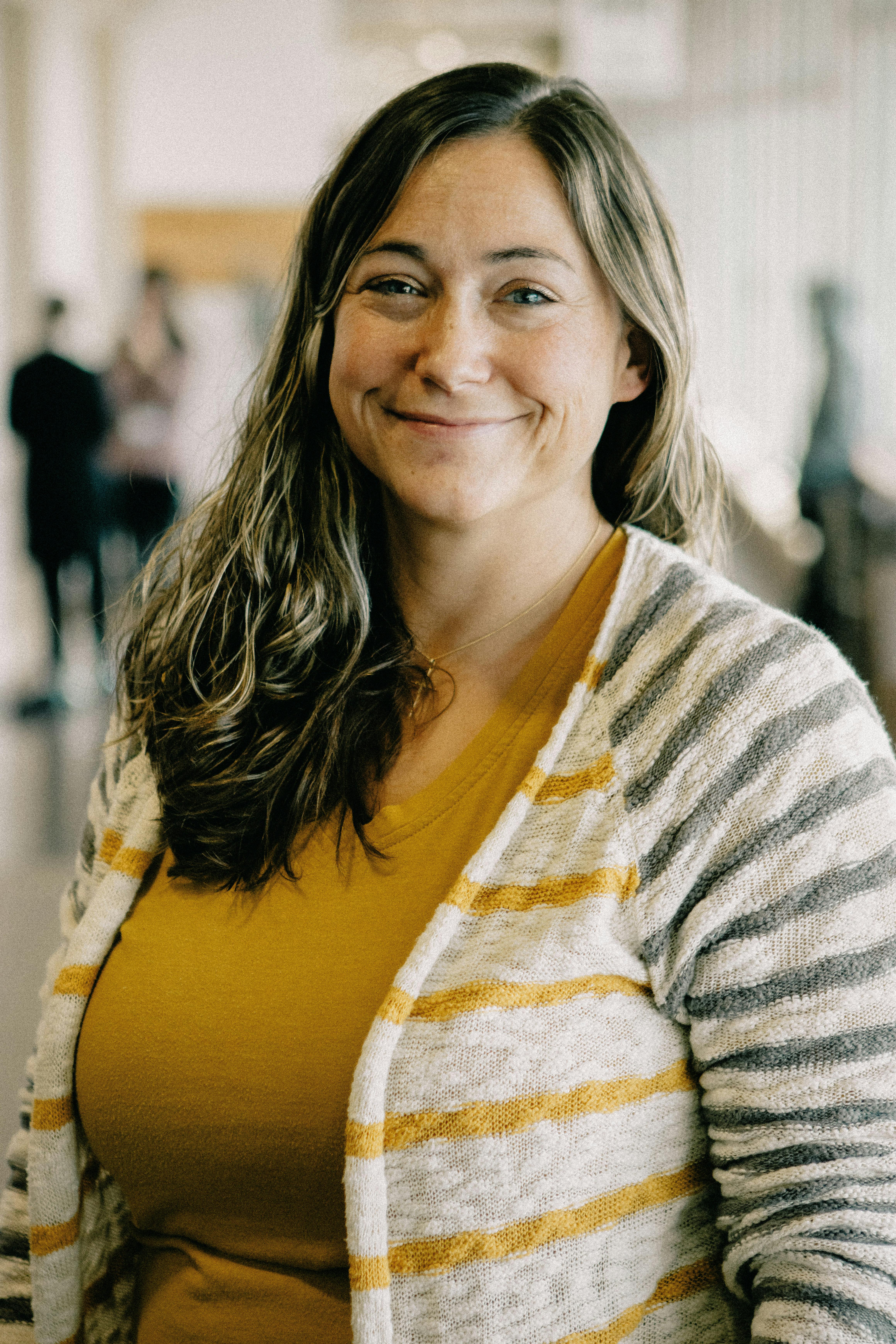 Lächelnde Frau Bei Networking Event In Kansas City · Kostenloses Stock-Foto