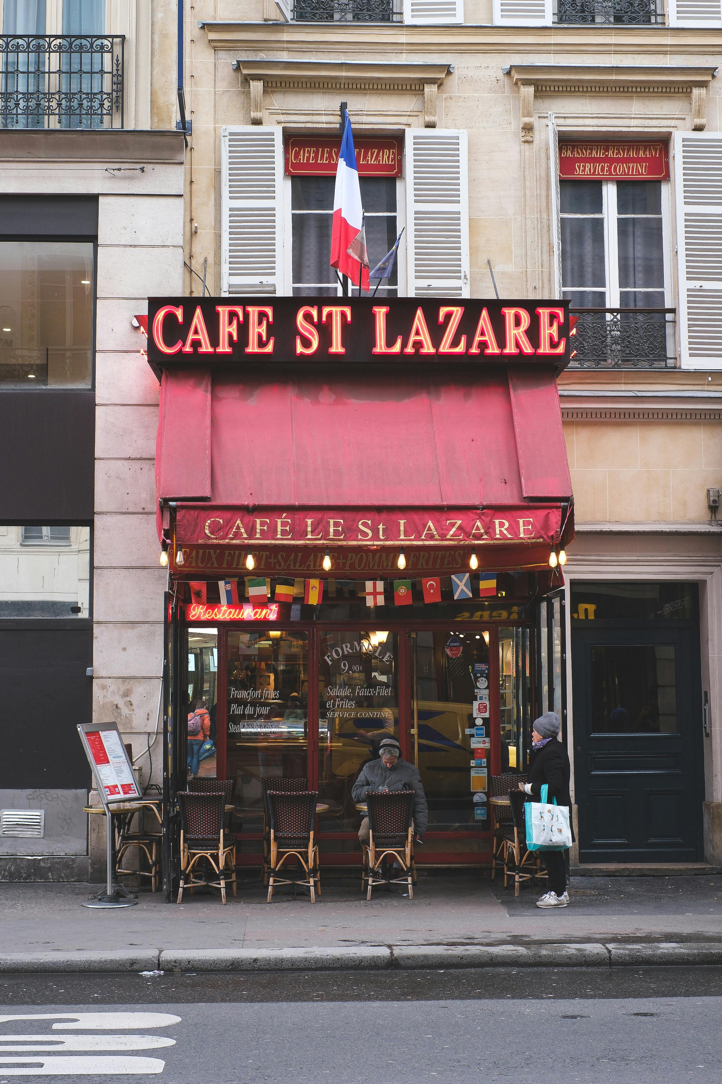 Charming Parisian Café Street View · Free Stock Photo