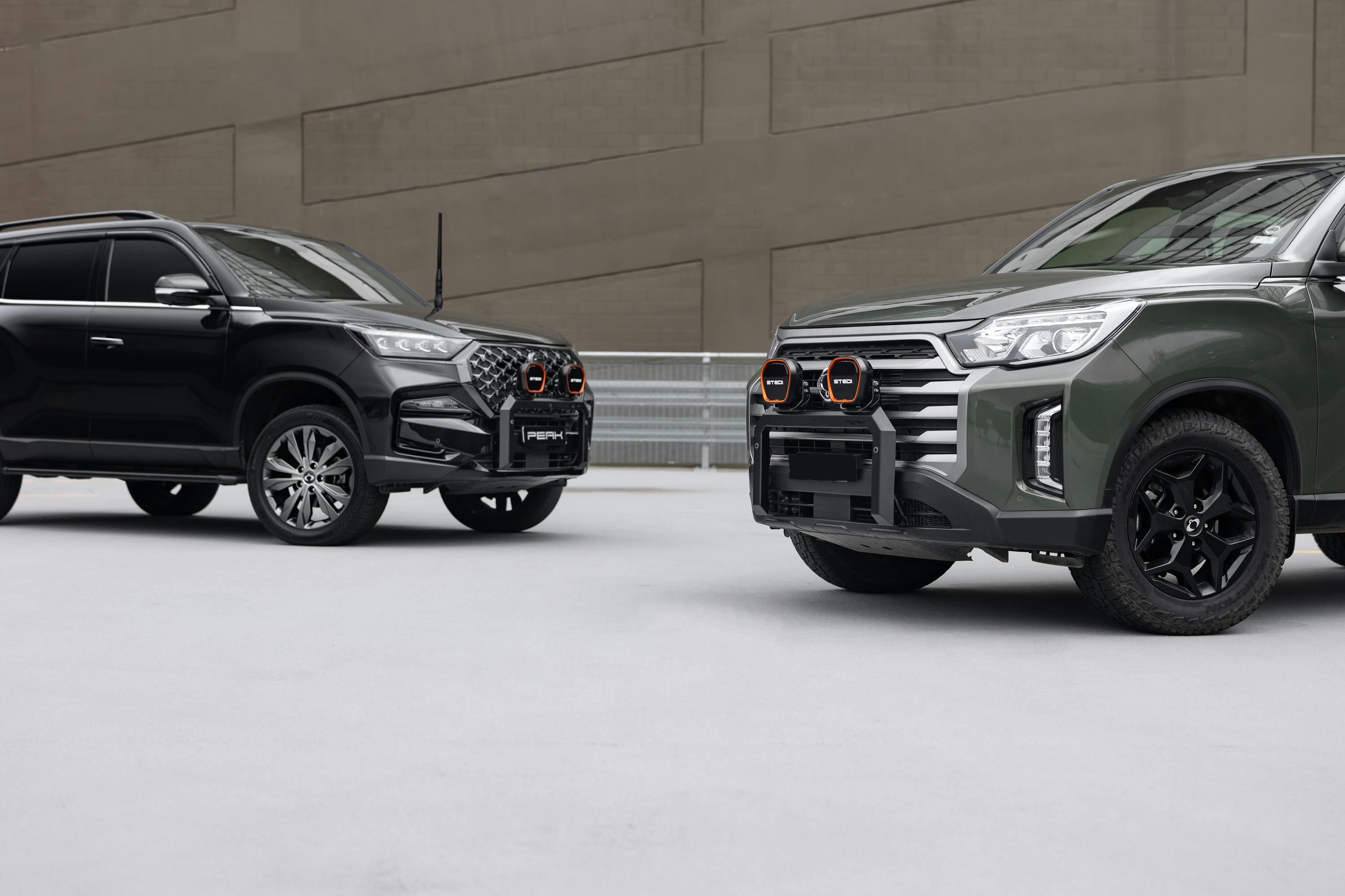 Modern SUVs in Urban Setting with Sleek Design · Free Stock Photo