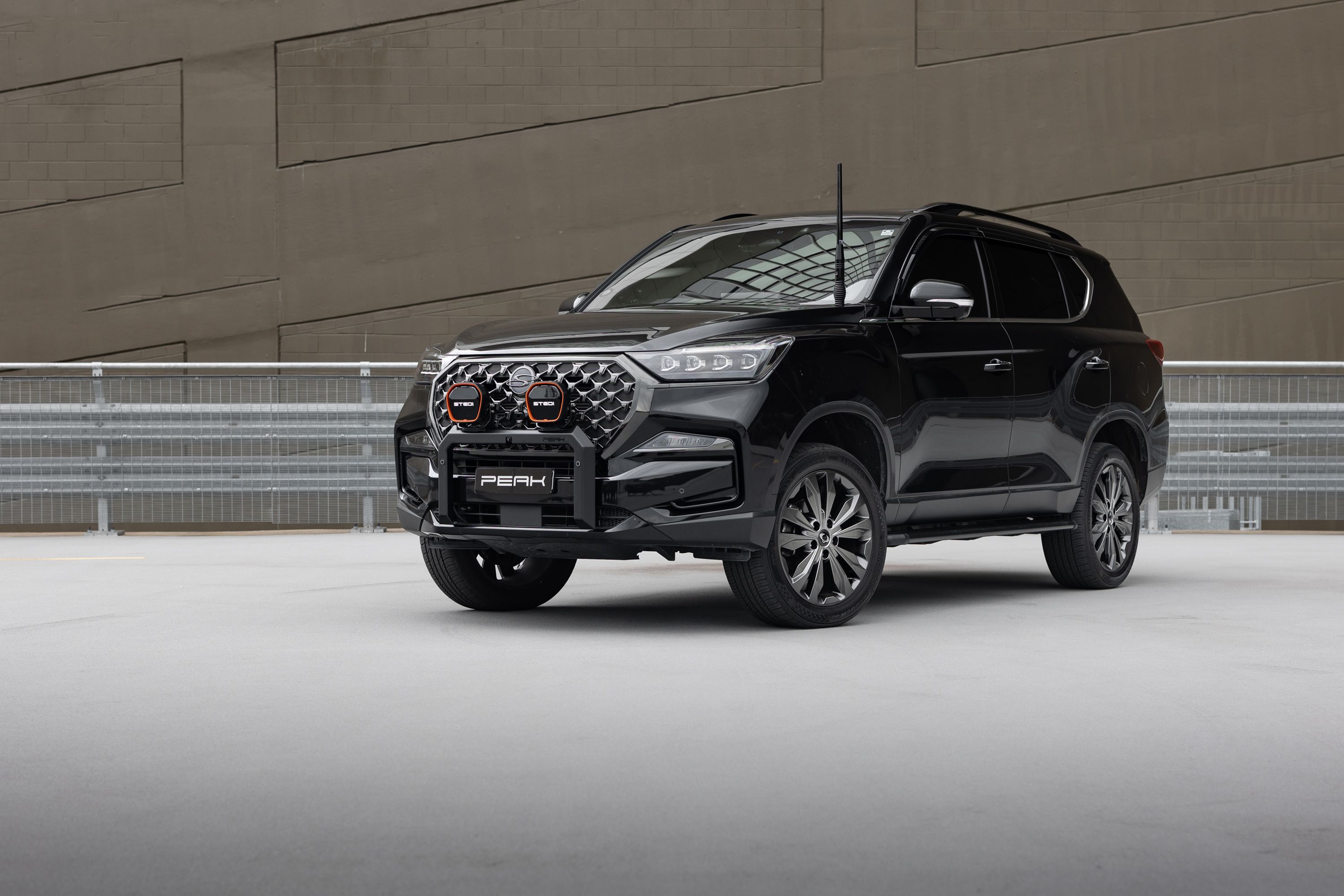 Black SUV Parked in Modern Urban Setting · Free Stock Photo