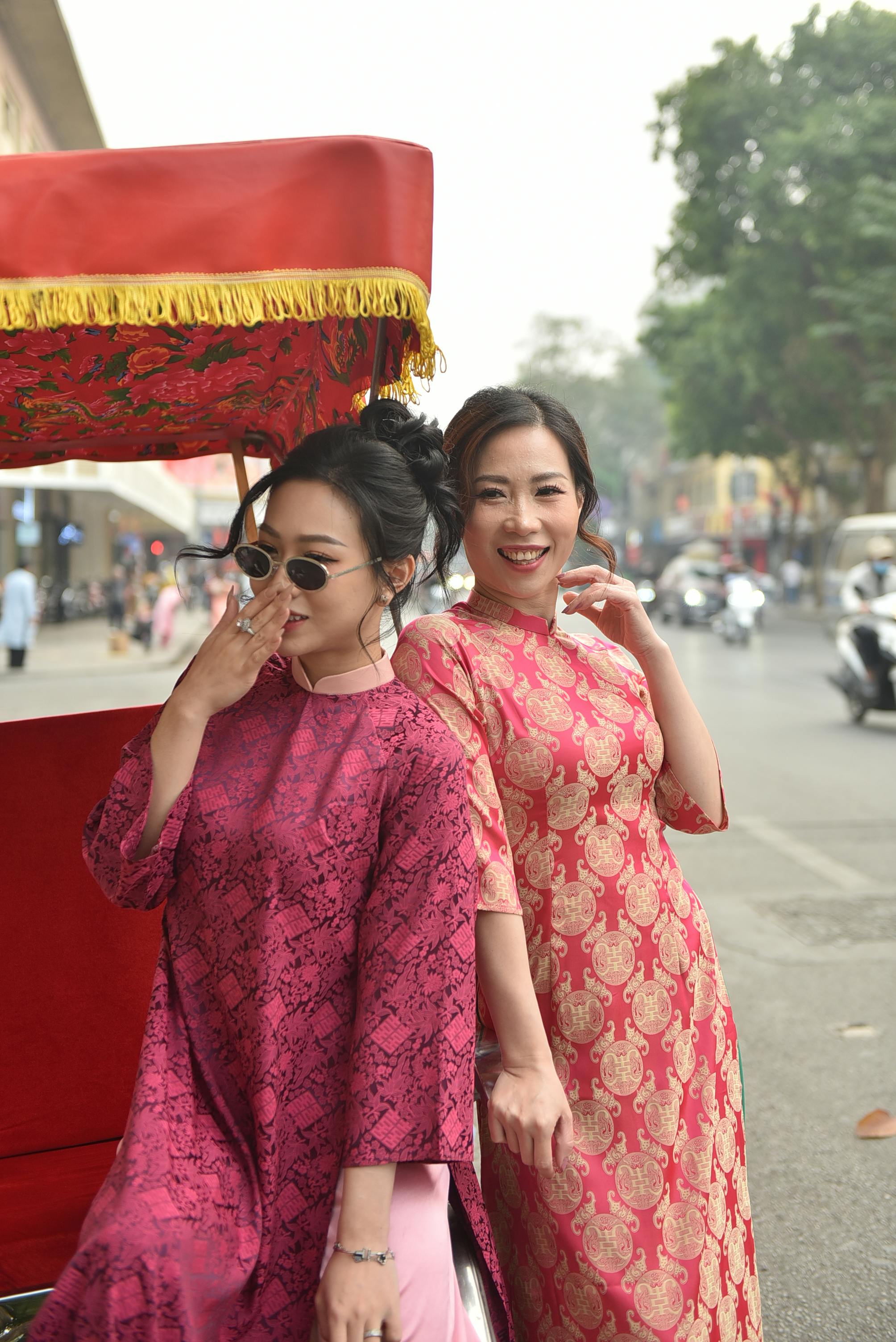 Friends Women Photos, Download The BEST Free Friends Women Stock Photos ...