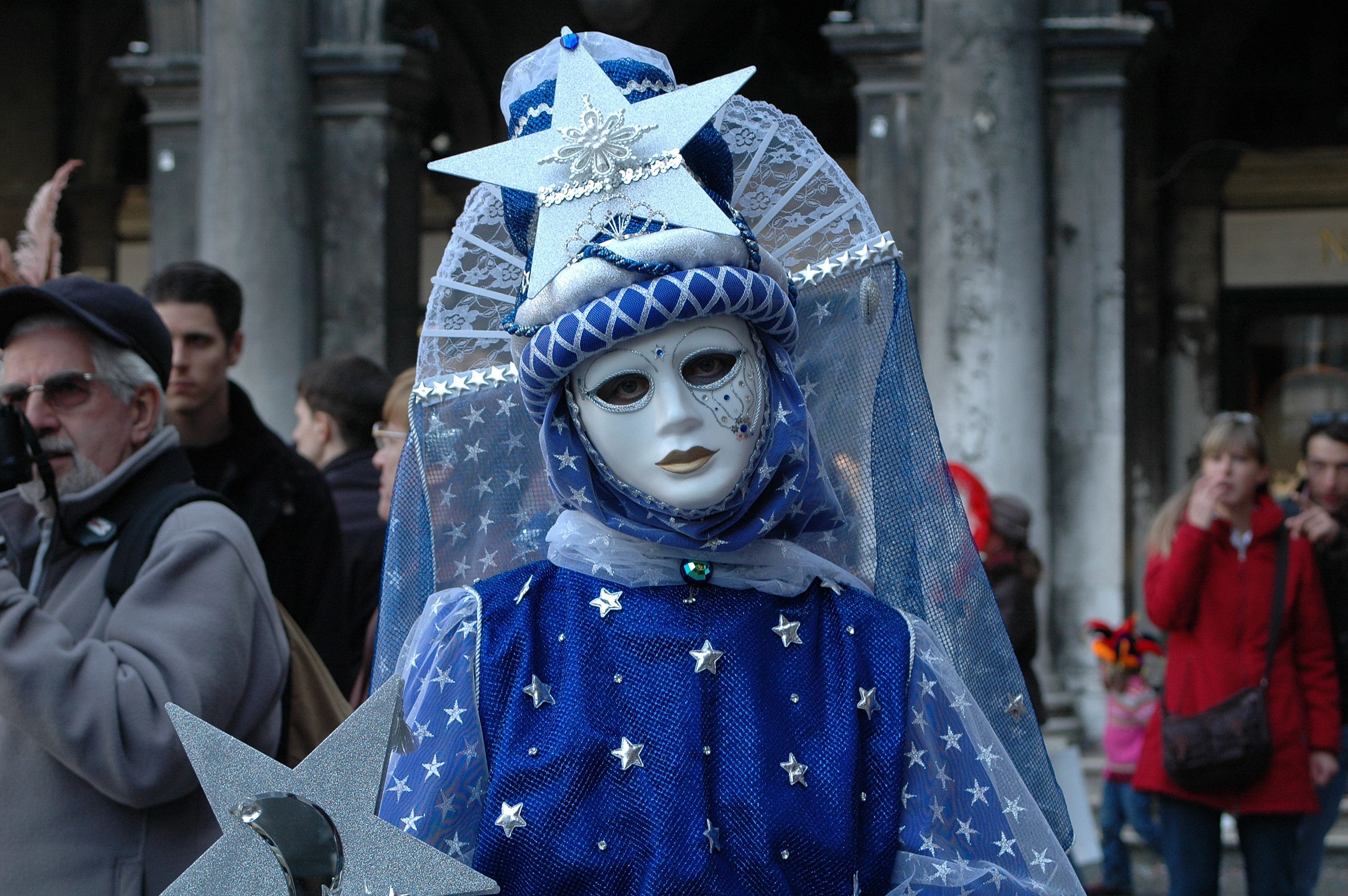 Elegant Masked Figure at Venetian Carnival · Free Stock Photo