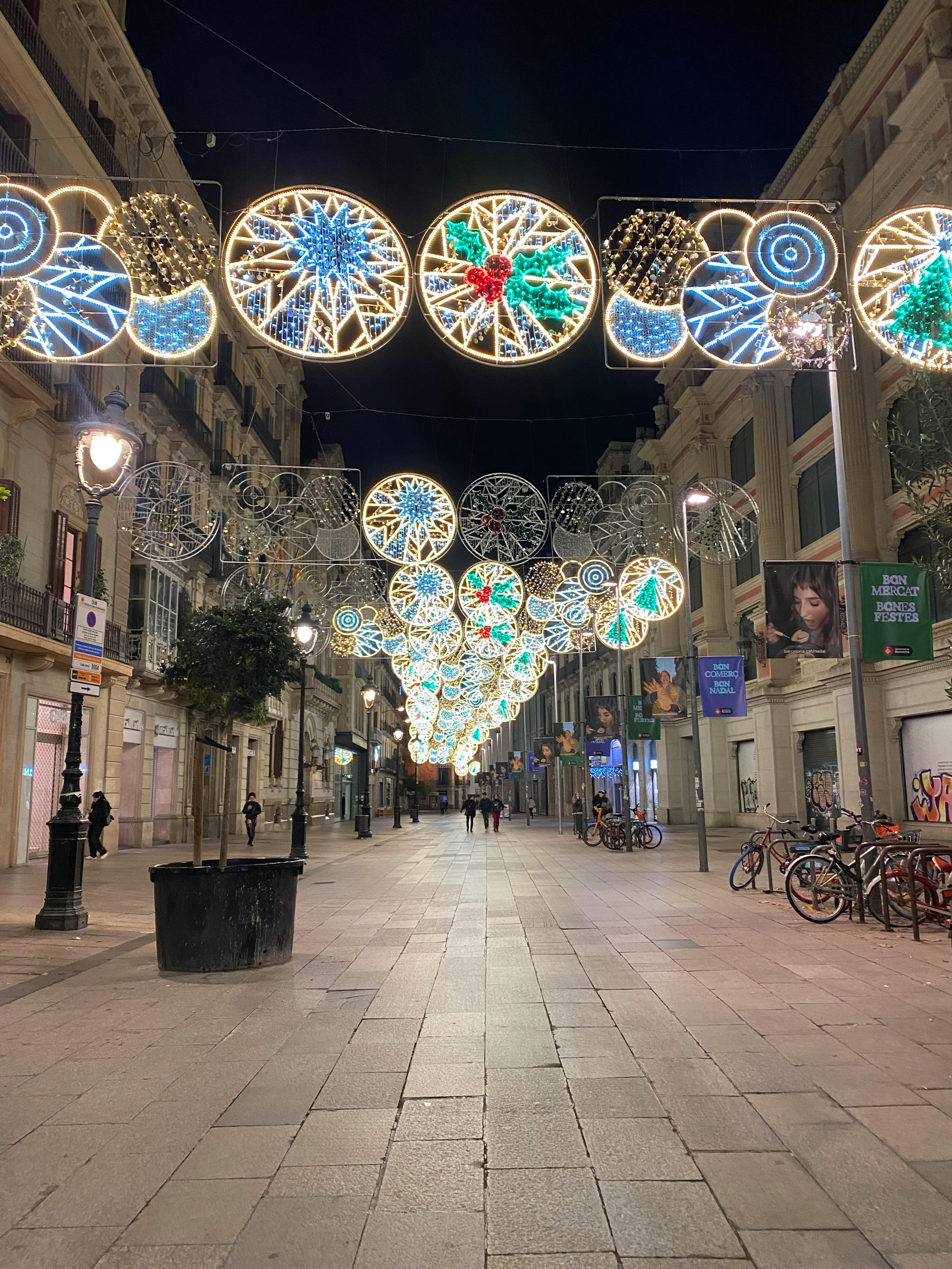 Hanging In Street Photos, Download The BEST Free Hanging In Street ...