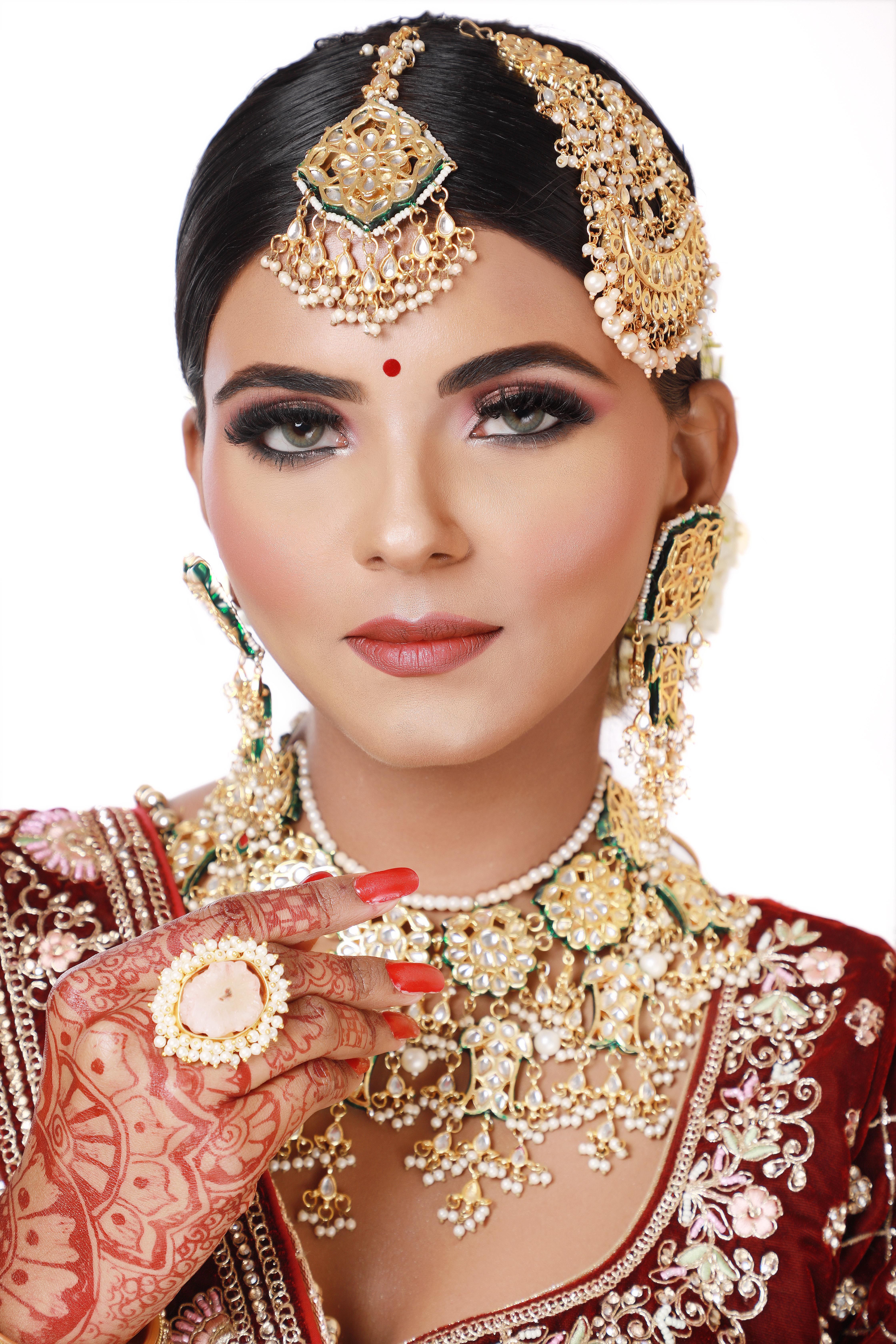 Elegant Indian Bride in Traditional Attire · Free Stock Photo