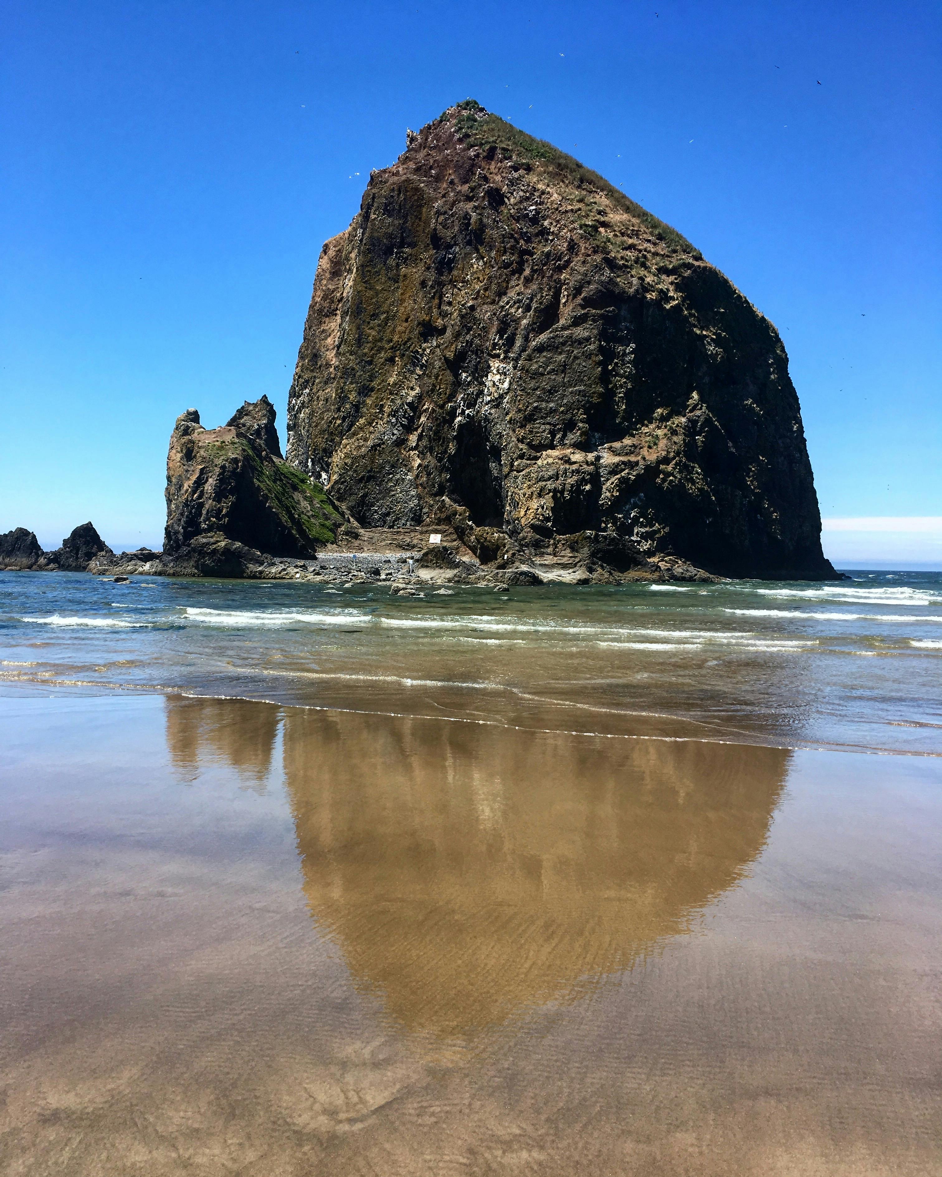 Haystack Rock in Cannon Beach, Oregon · Free Stock Photo