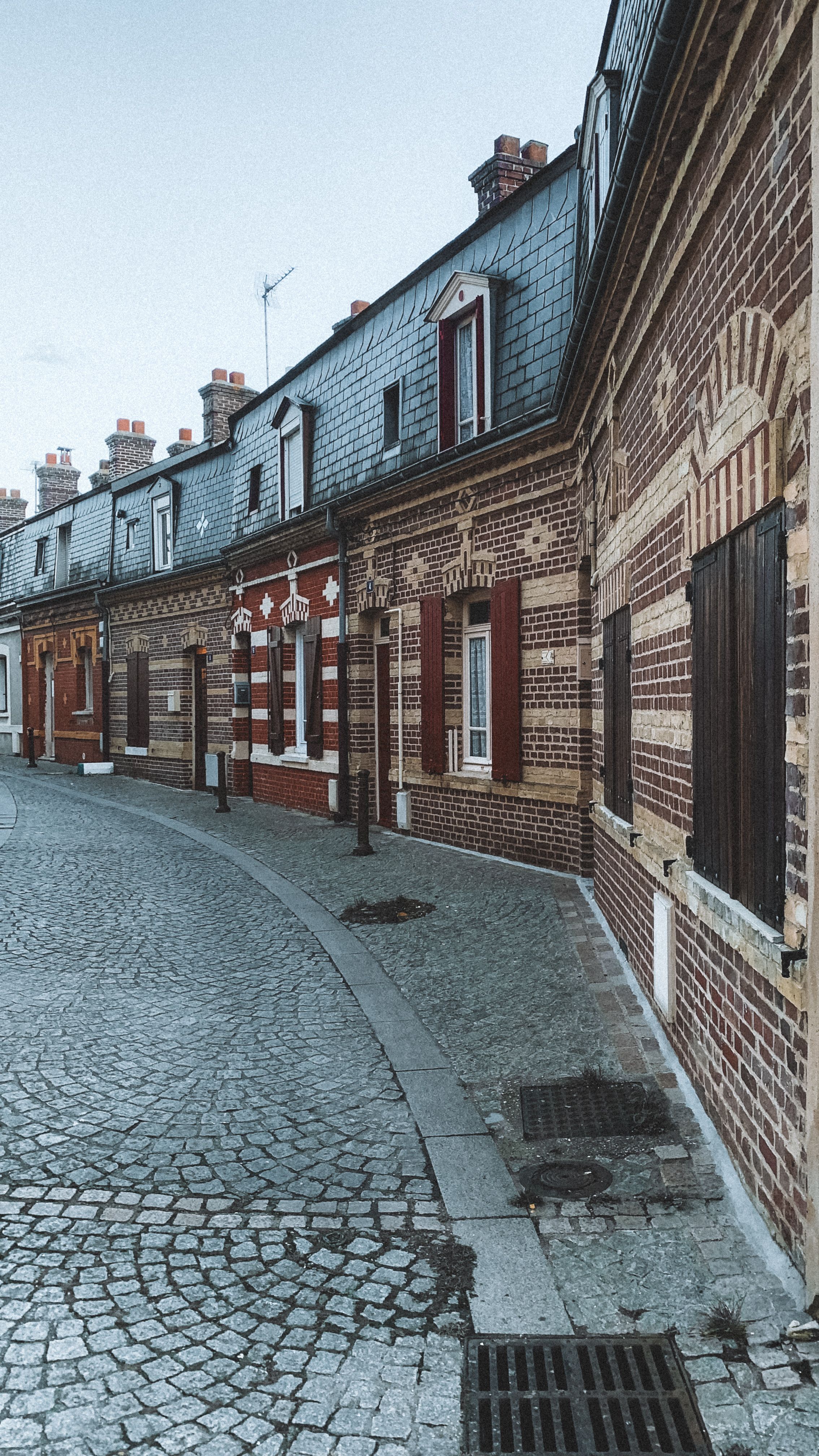 Charming Brick Houses on a Cobblestone Street · Free Stock Photo
