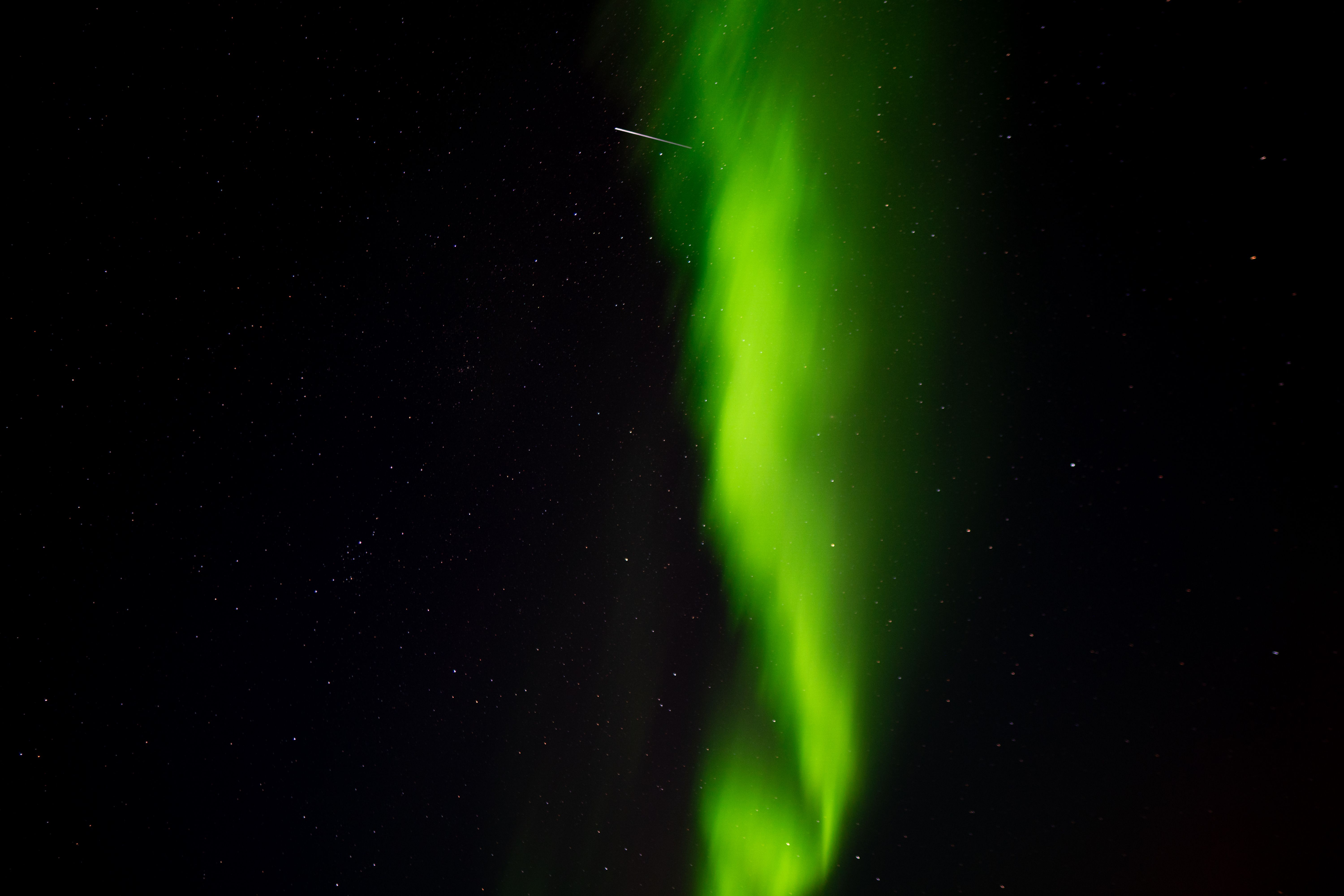 Mesmerizing Northern Lights over Starry Night Sky · Free Stock Photo