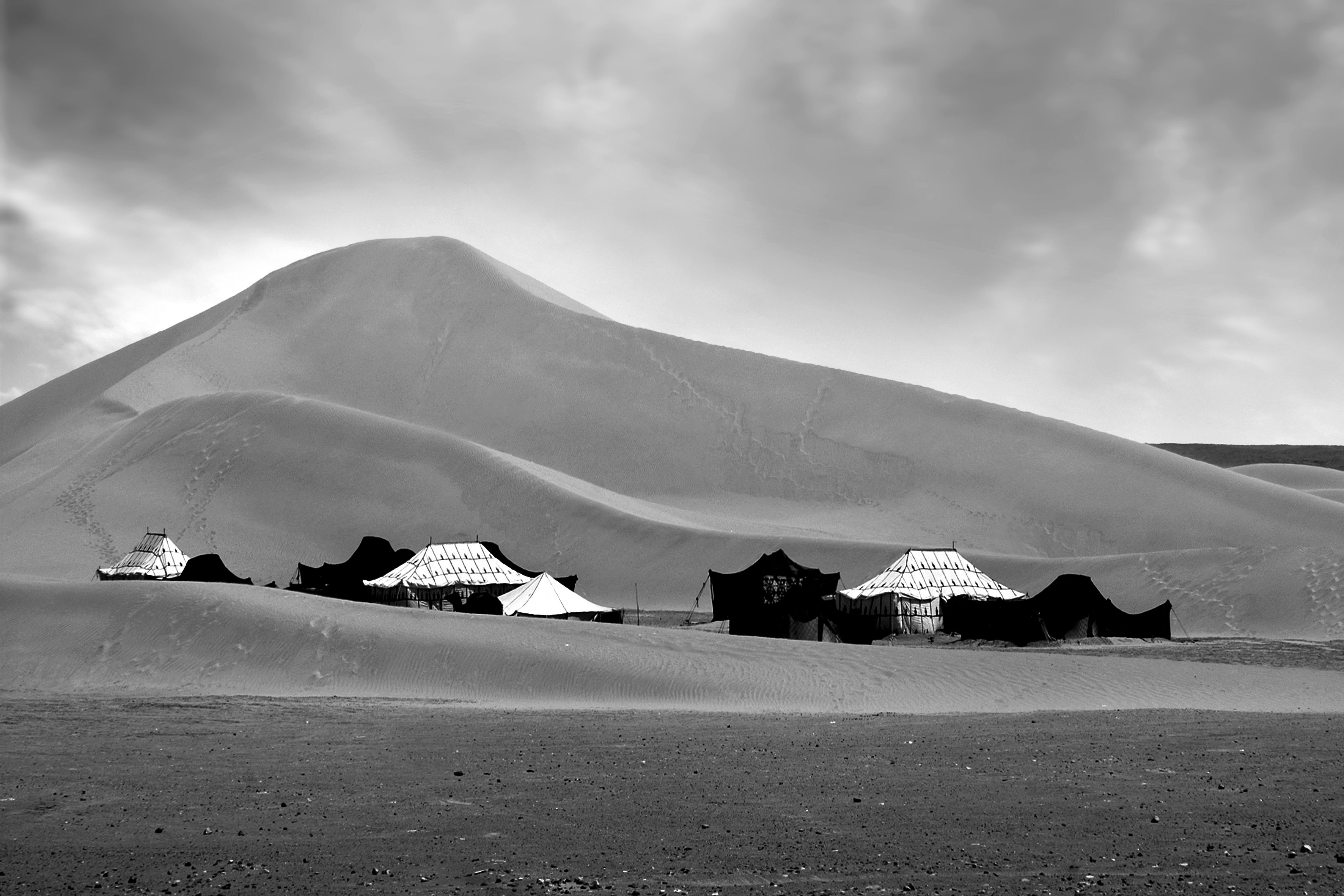 Tiendas Tradicionales Bereberes En El Desierto Del Sahara · Foto de ...