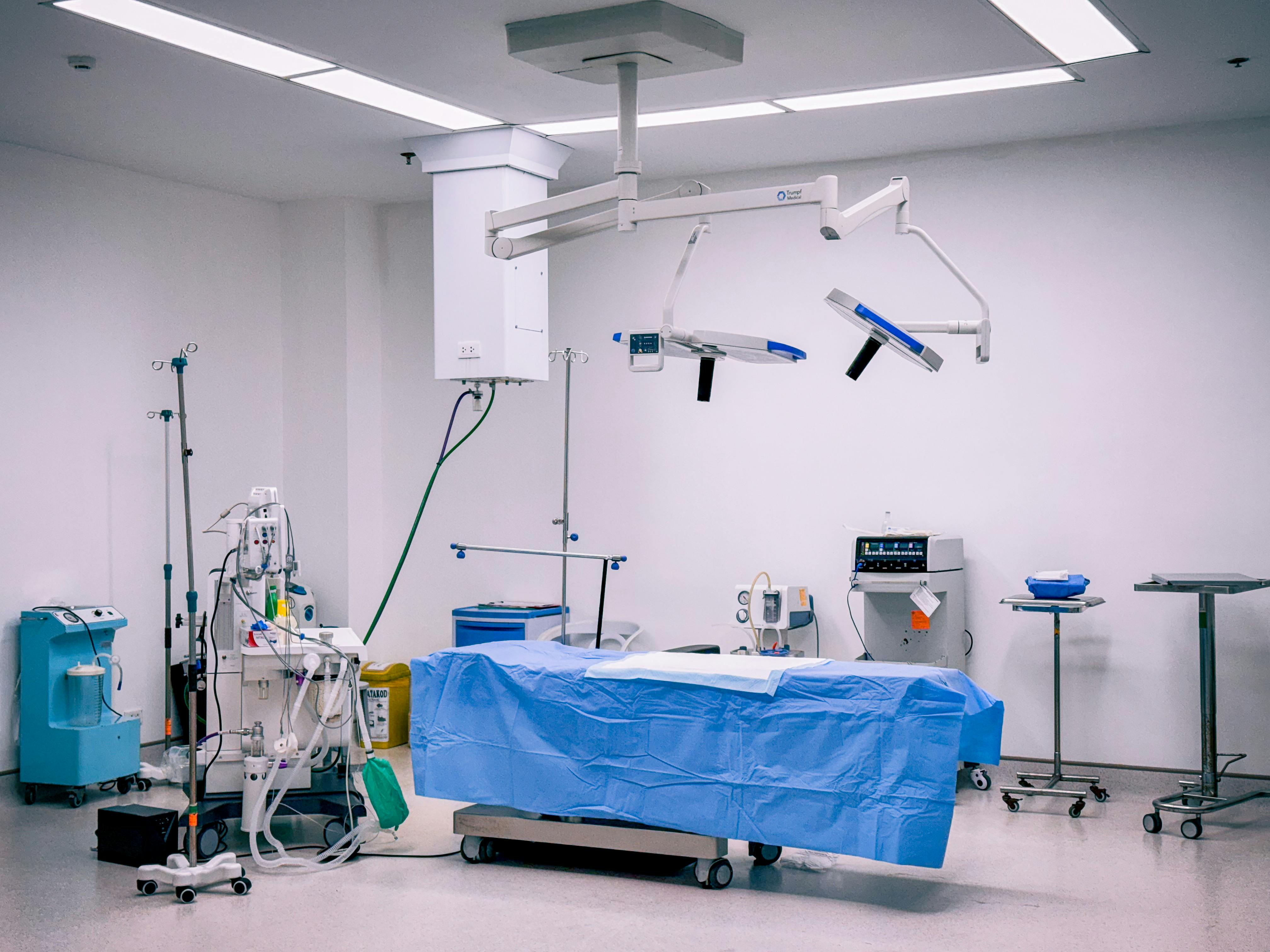 State-of-the-Art Operating Room Setup · Free Stock Photo
