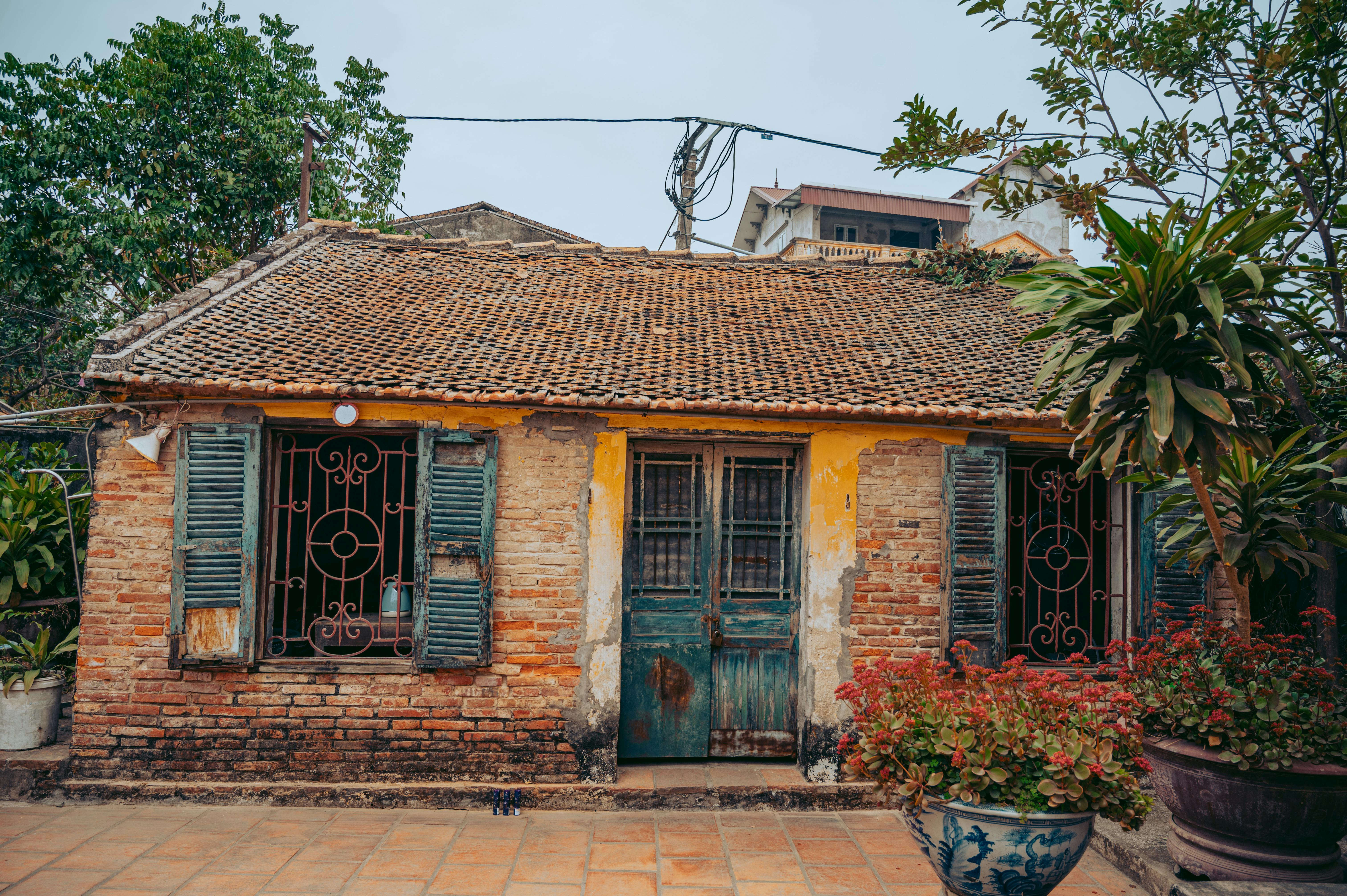 Charming Rustic Brick House With Vintage Appeal · Free Stock Photo