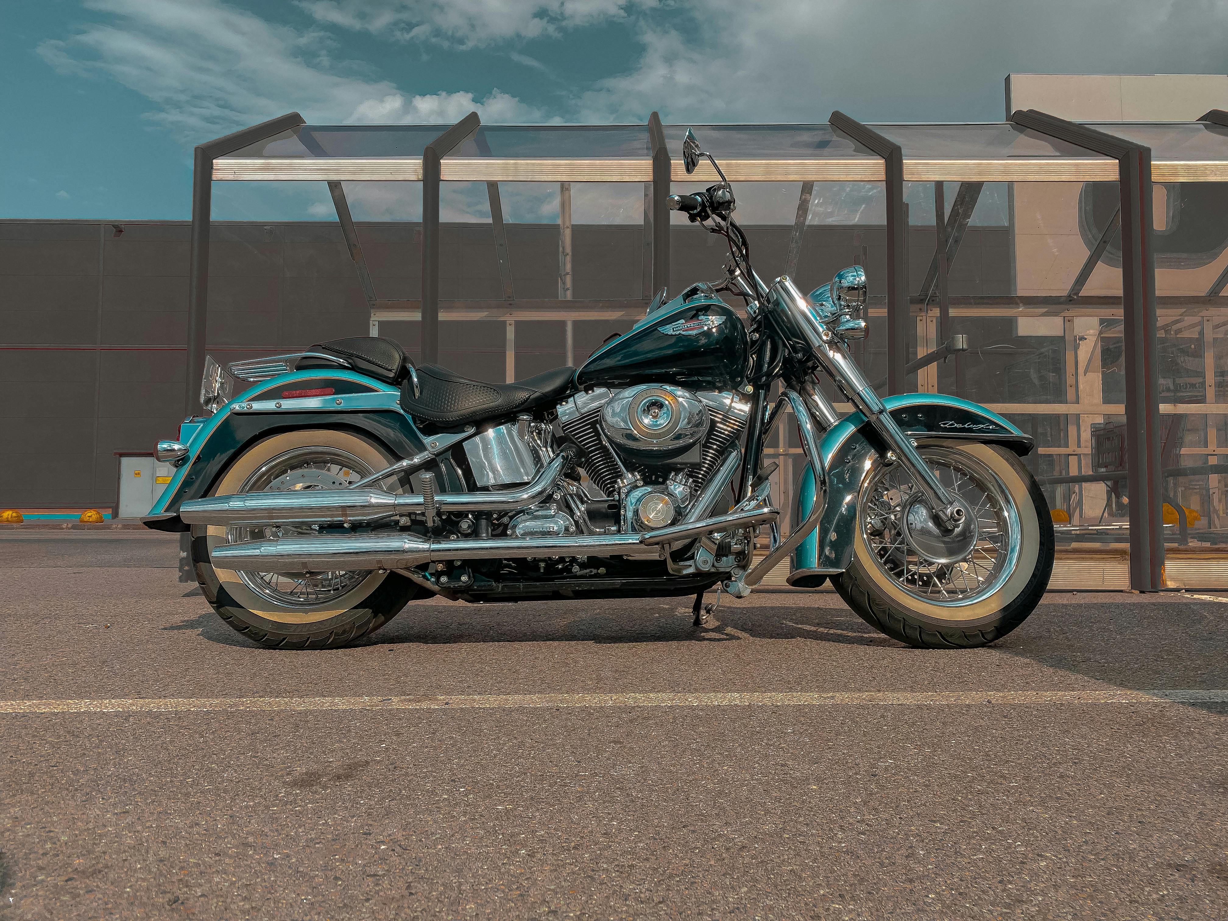 Classic Cruiser Motorcycle in Urban Setting · Free Stock Photo