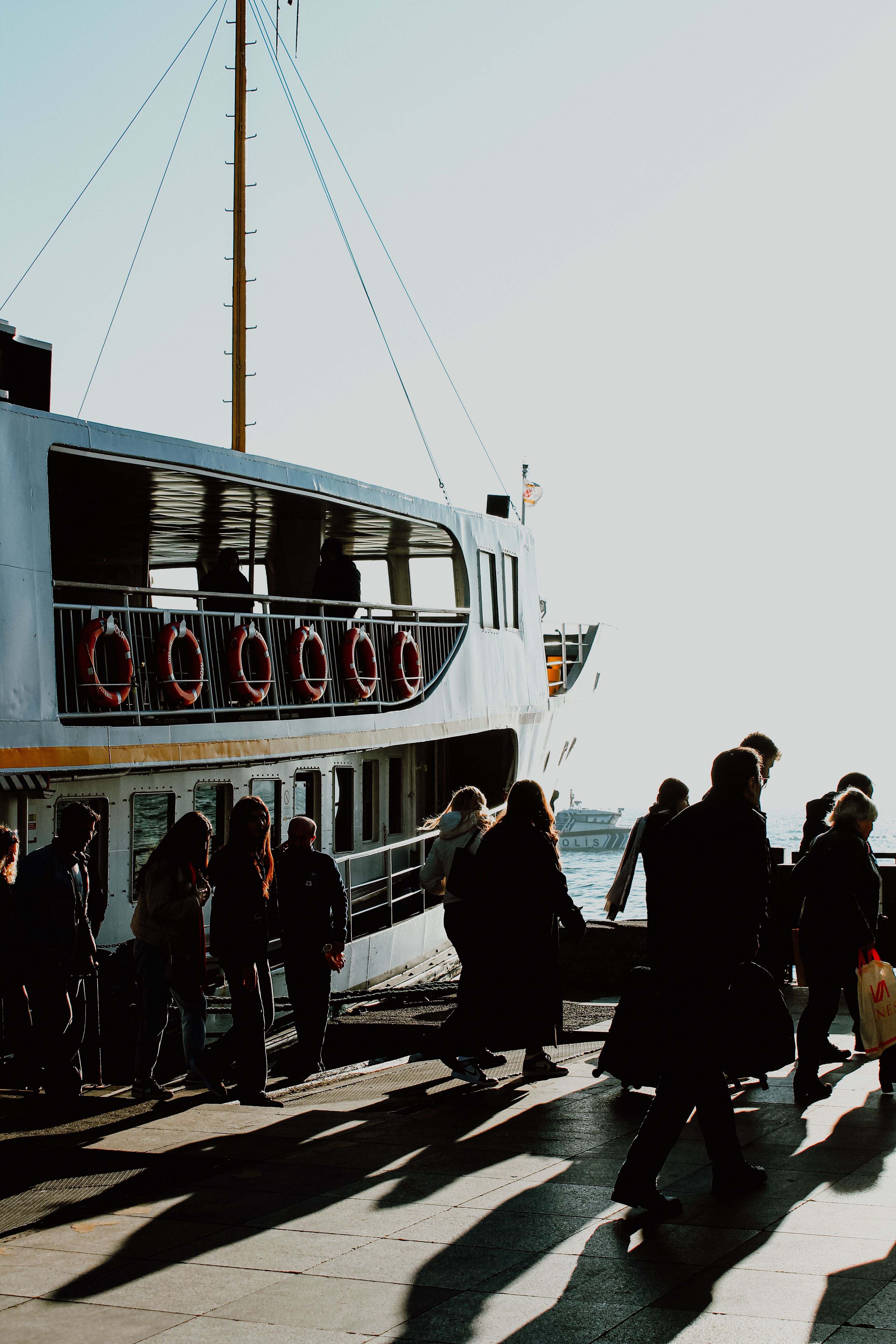 Leaving Crowd Photos, Download The BEST Free Leaving Crowd Stock Photos ...