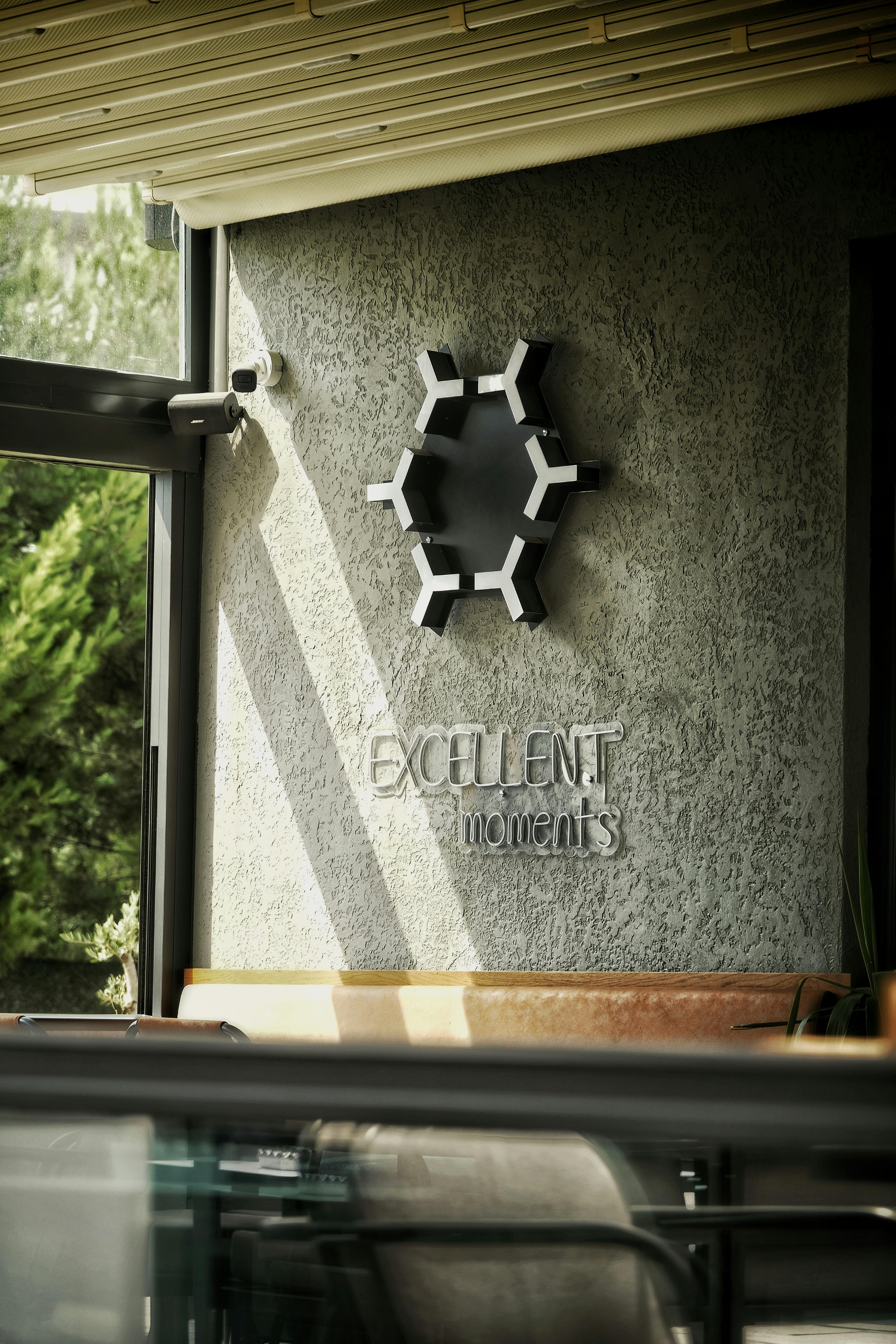 Stylish Wall Design with 'Excellent Moments' Sign · Free Stock Photo