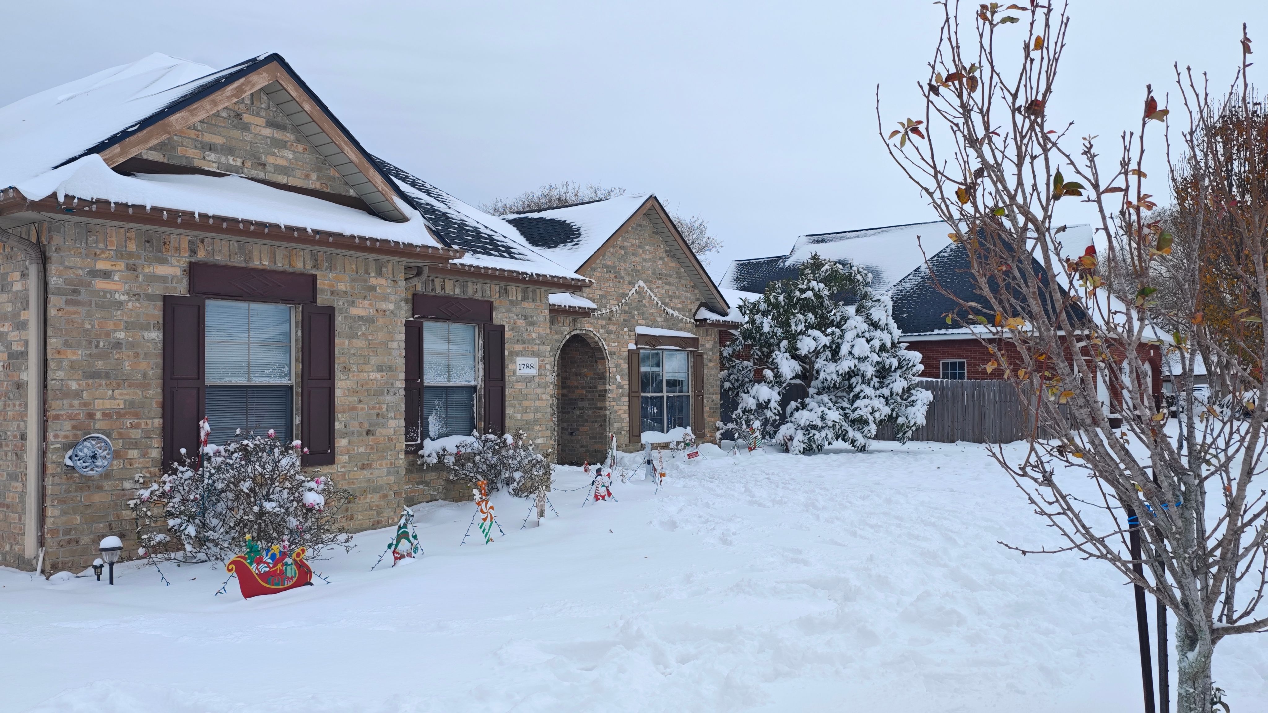 House In Snow During Christmas Photos, Download The BEST Free House In ...