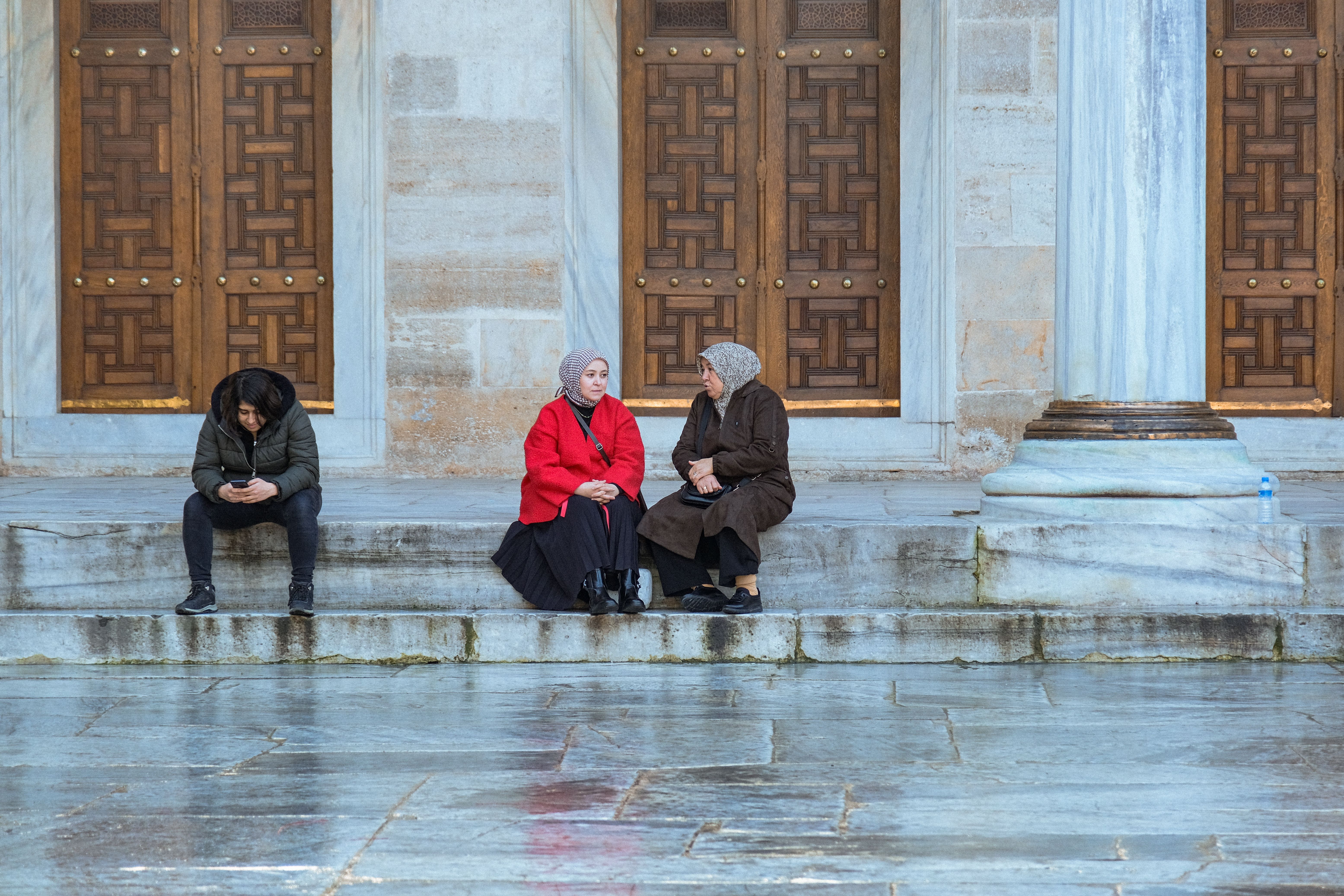 Women Sitting On Steps Photos, Download The BEST Free Women Sitting On ...