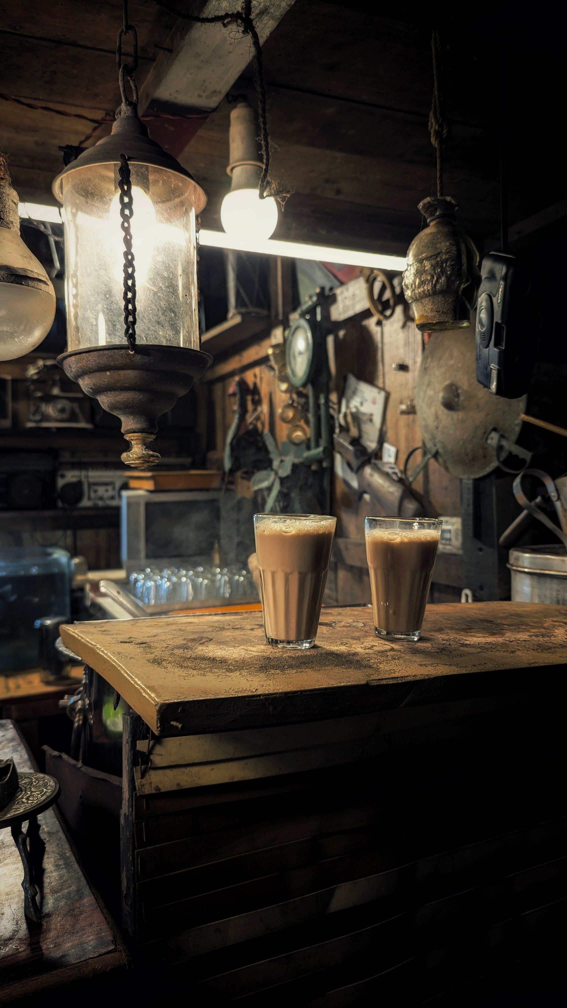 Cozy Vintage Café with Antique Decor Lighting · Free Stock Photo