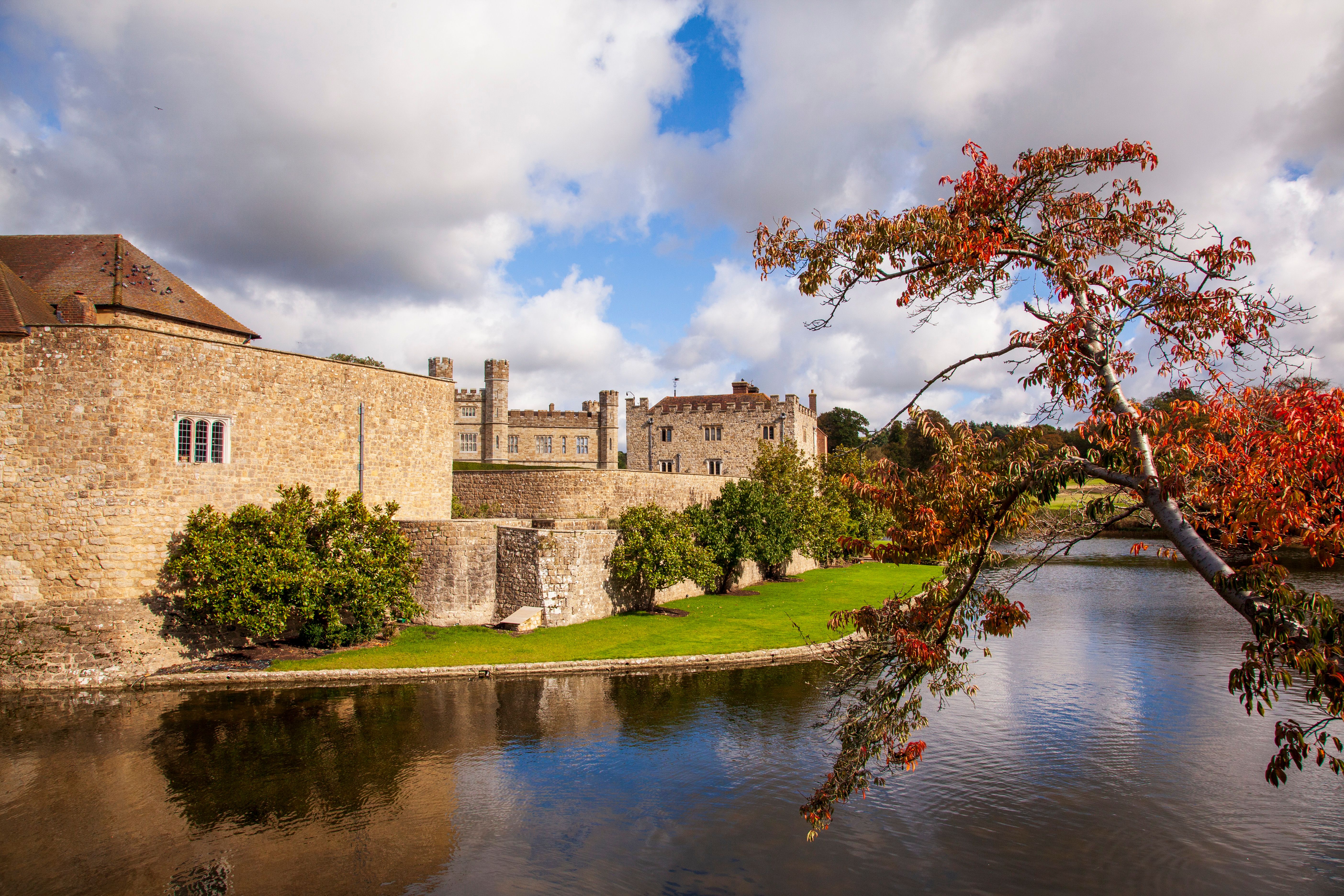 Leeds Castle Amidst Autumn Foliage in England · Free Stock Photo