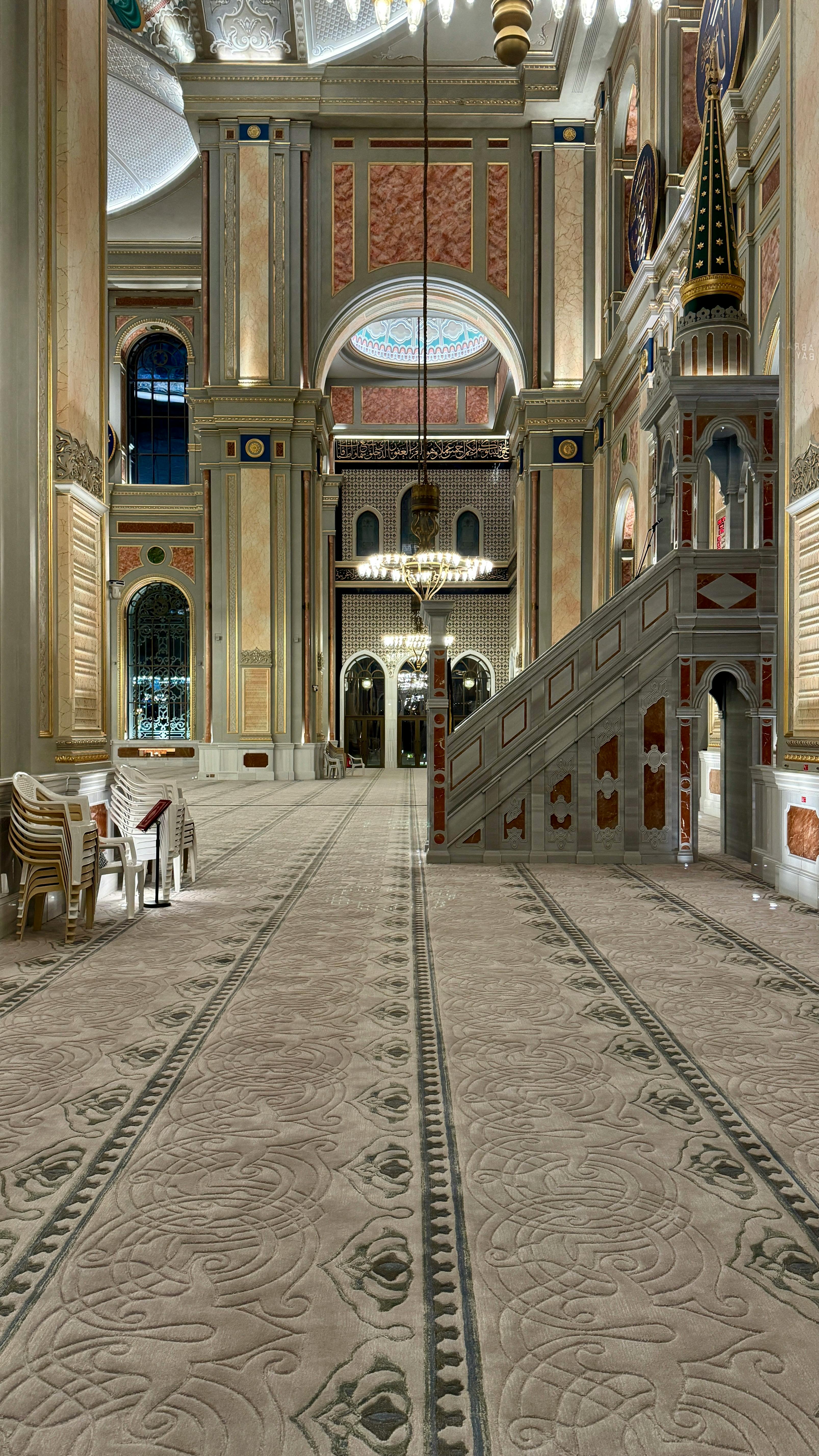 Grand Interior of Mosque in Doha · Free Stock Photo