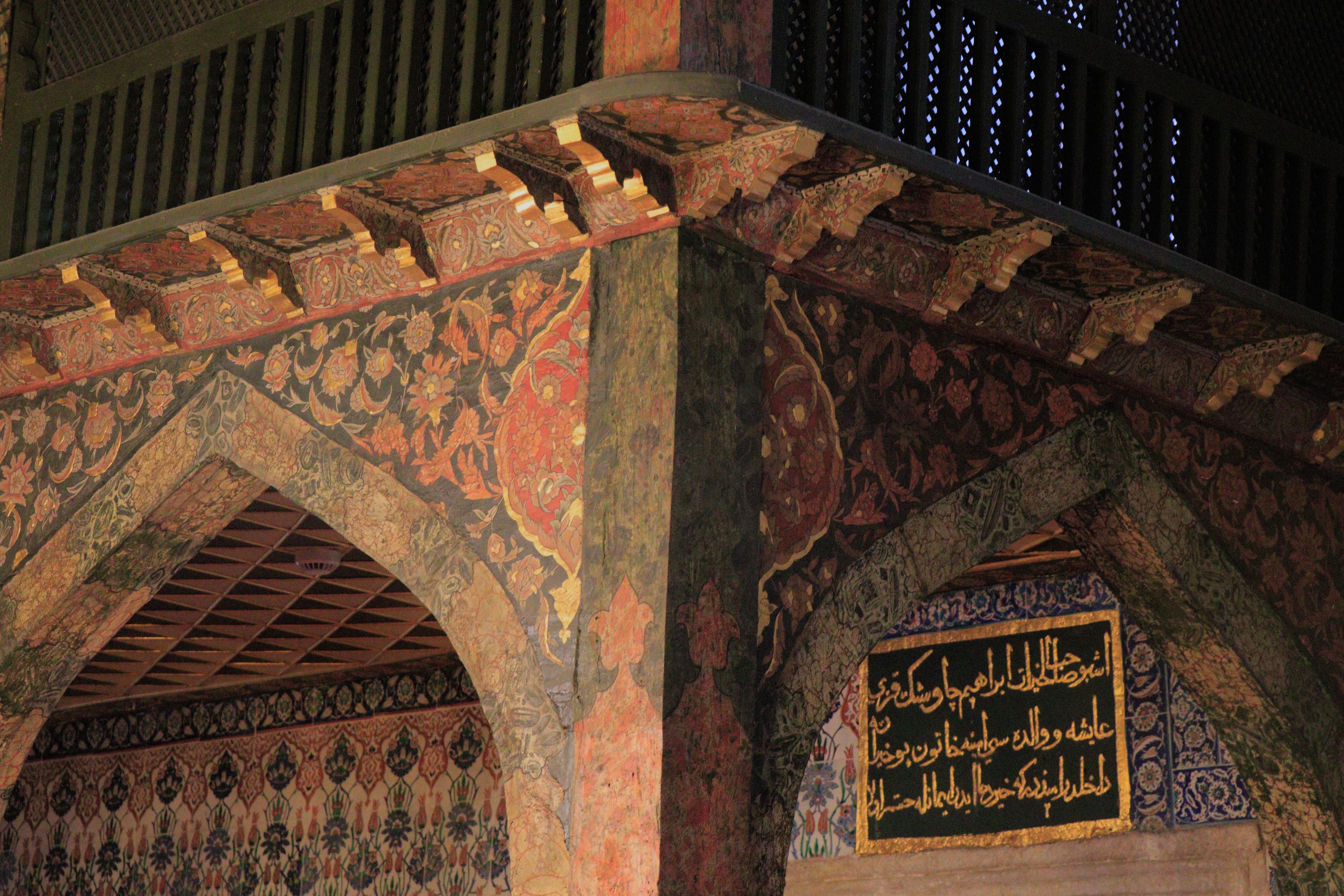Intricate Islamic Architectural Details Close-up · Free Stock Photo