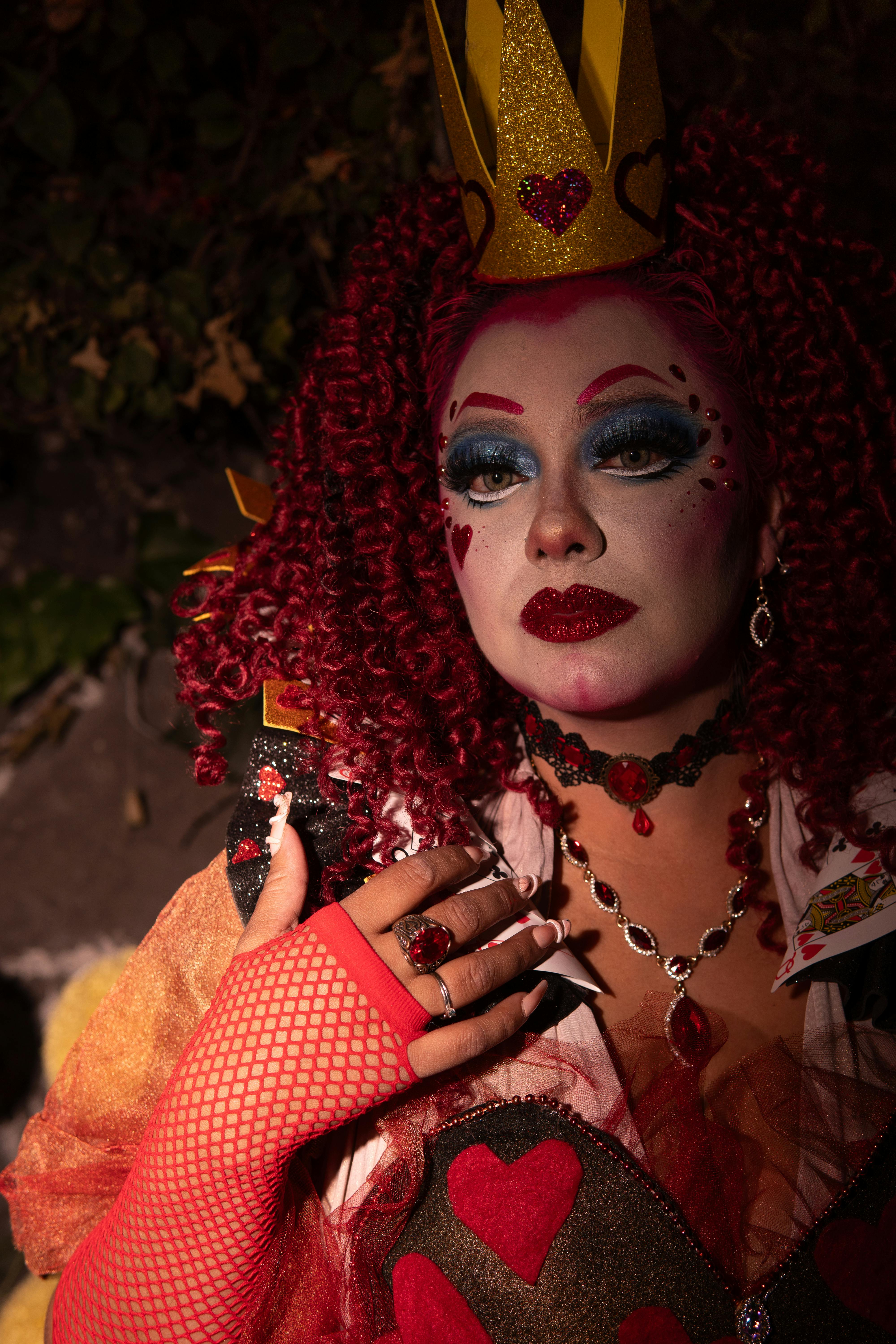 Vibrant Queen of Hearts Cosplay with Dramatic Makeup · Free Stock Photo