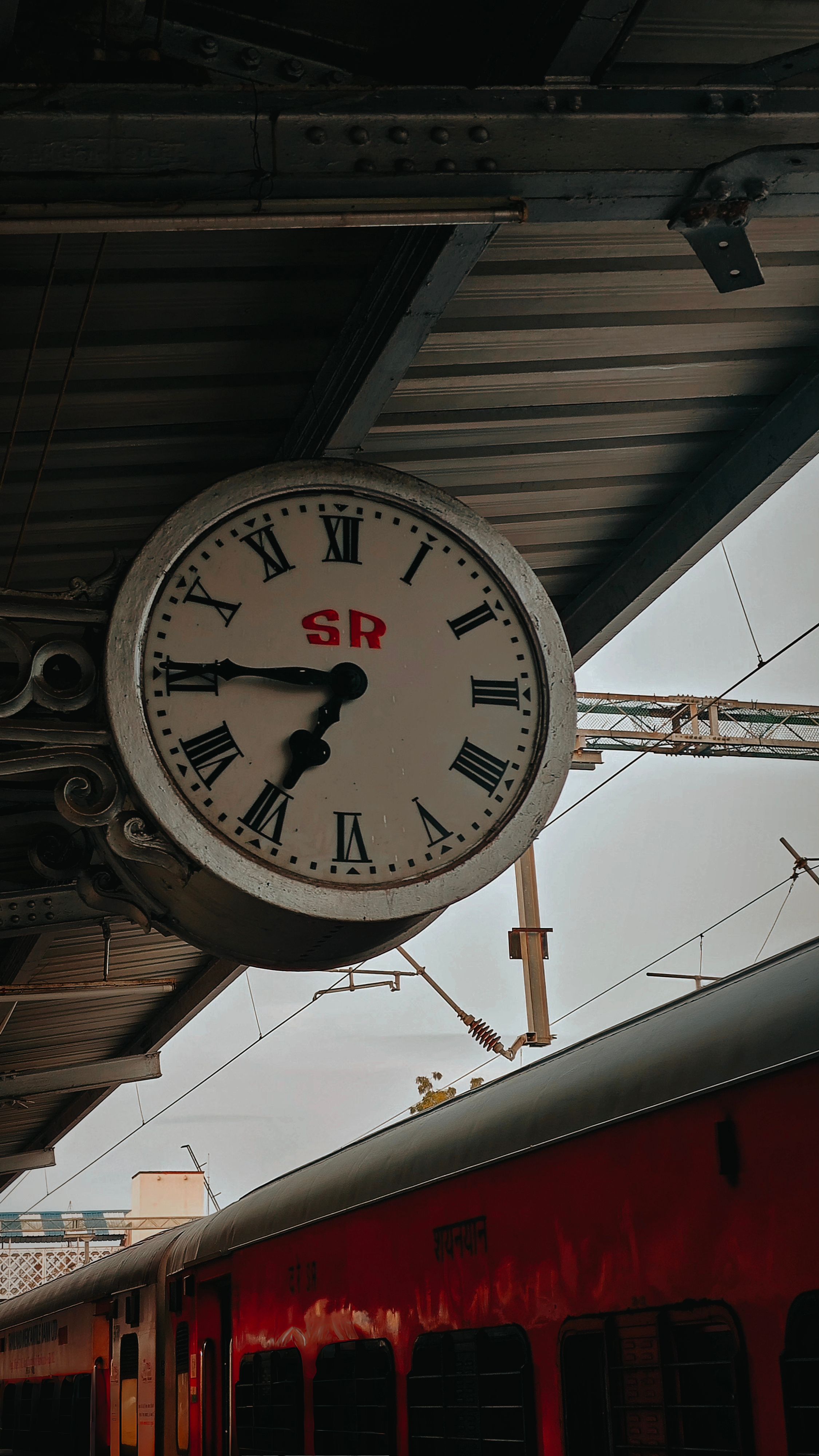 Analog Clock at Dindigul Railway Station · Free Stock Photo