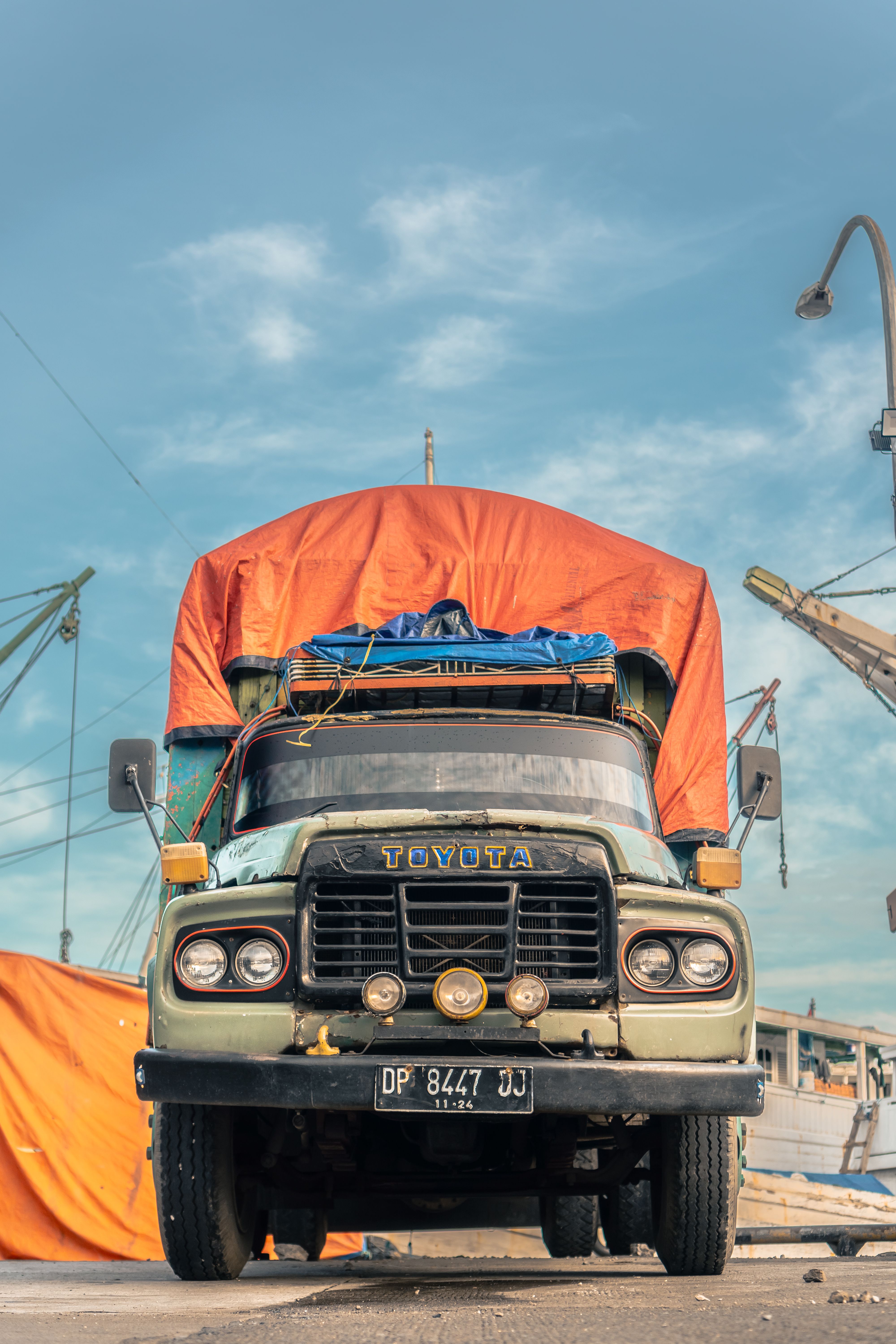 Vintage Truck at Makassar Harbor, Indonesia · Free Stock Photo