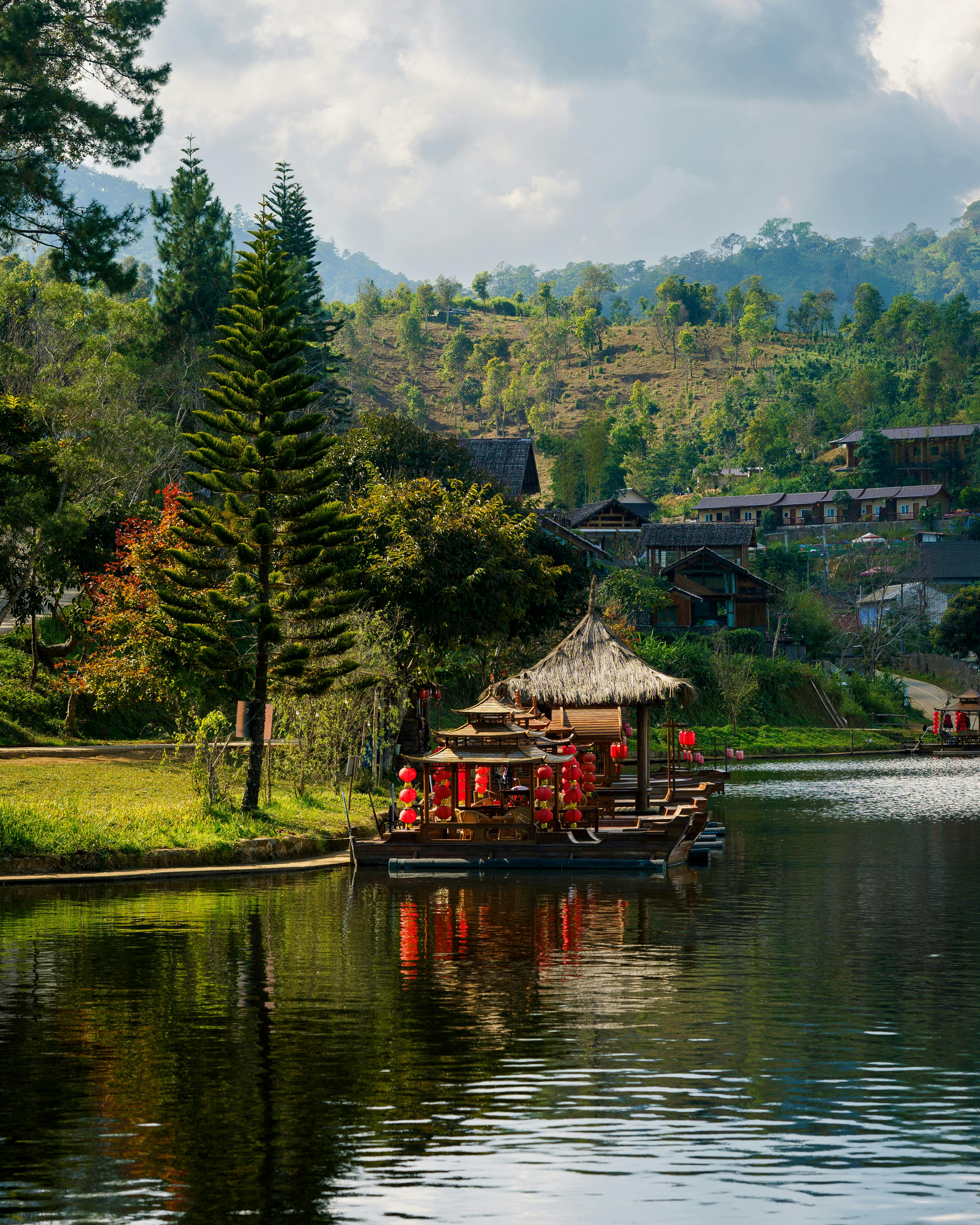 Scenic View of Pang Ung Lake in Thailand · Free Stock Photo