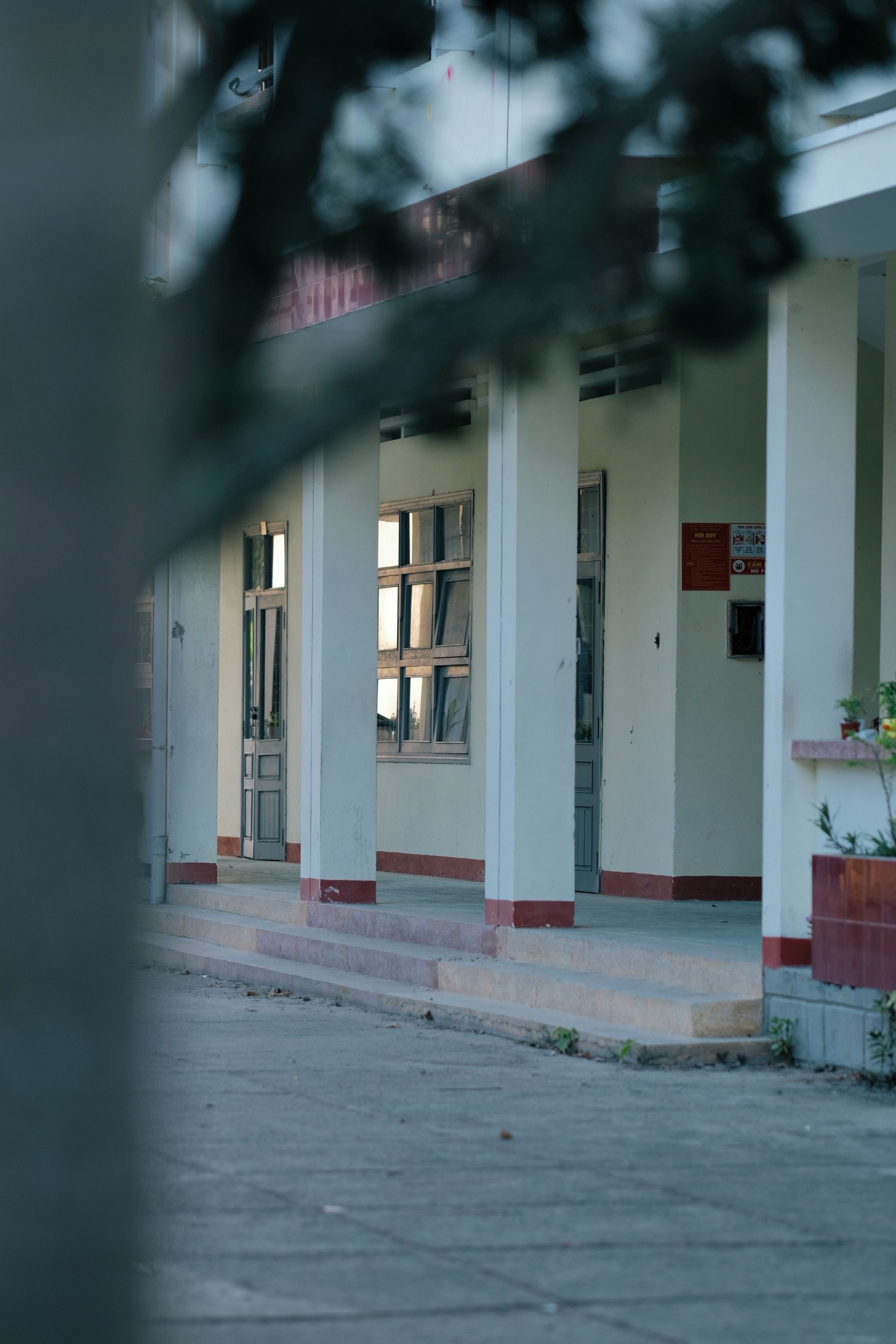 Pathway Door Photos, Download The BEST Free Pathway Door Stock Photos ...