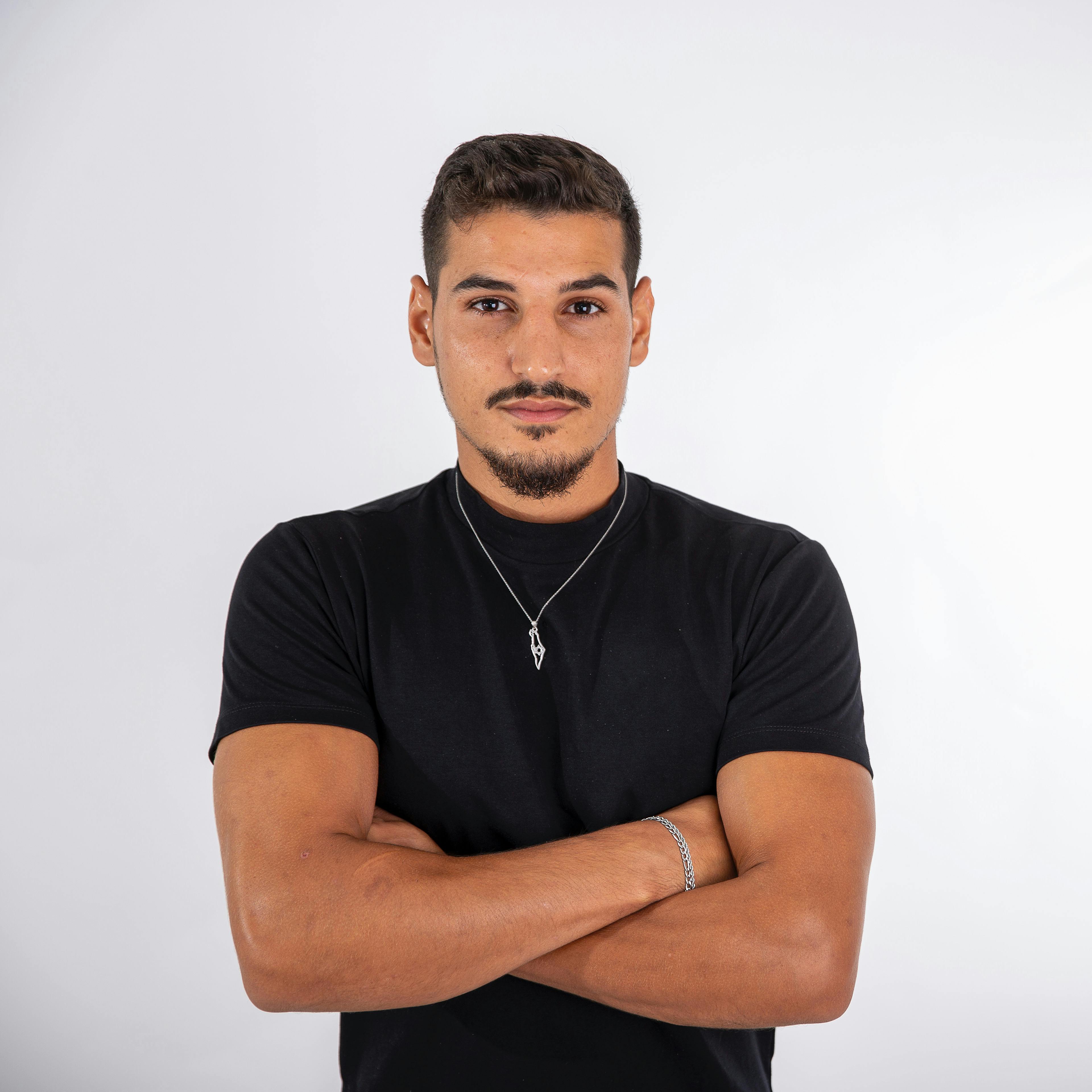 Kostenloses Foto zum Thema: armband, arme gekreuzt, attraktiv, bart ...