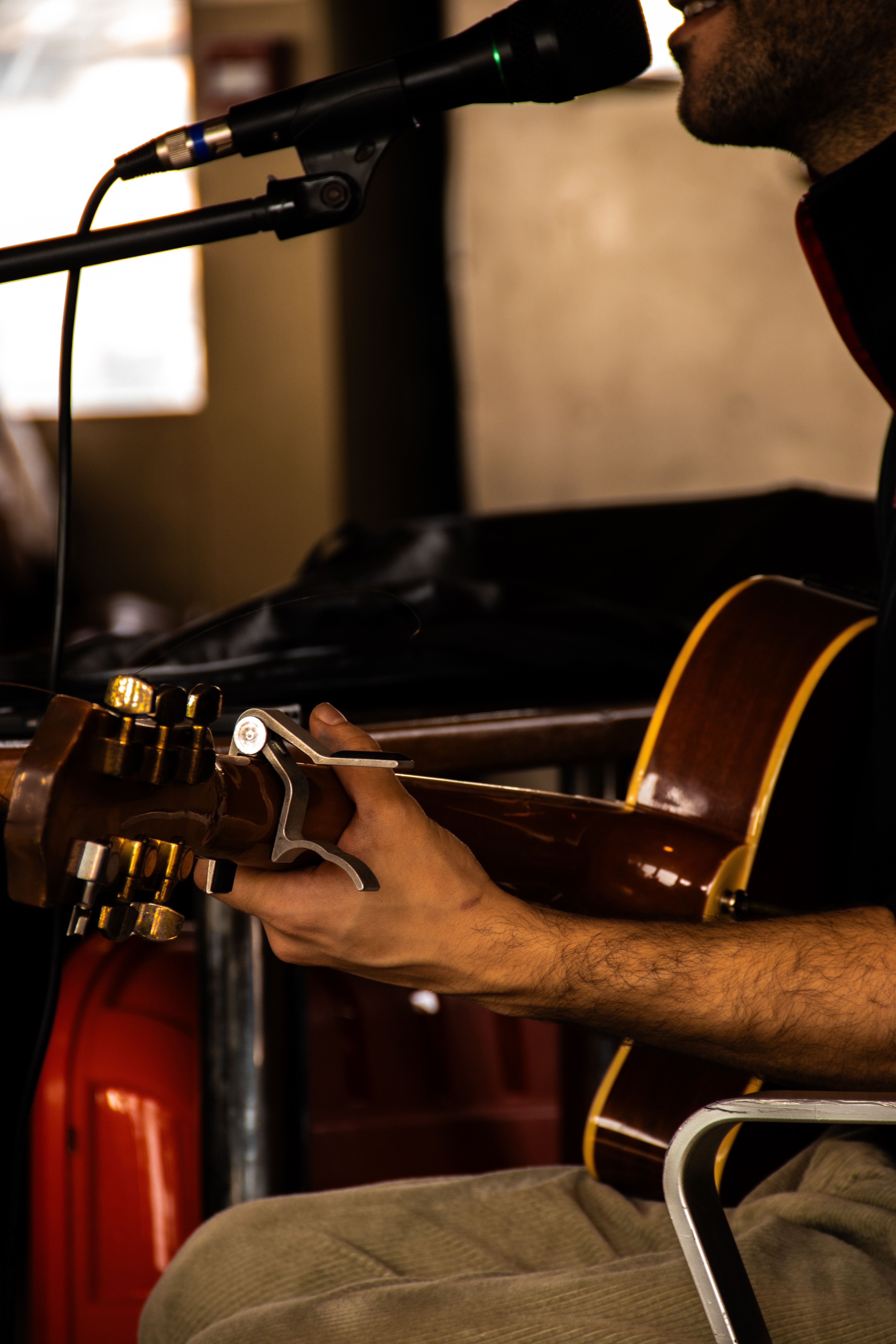 Acoustic Guitar Performance in Istanbul Cafe · Free Stock Photo