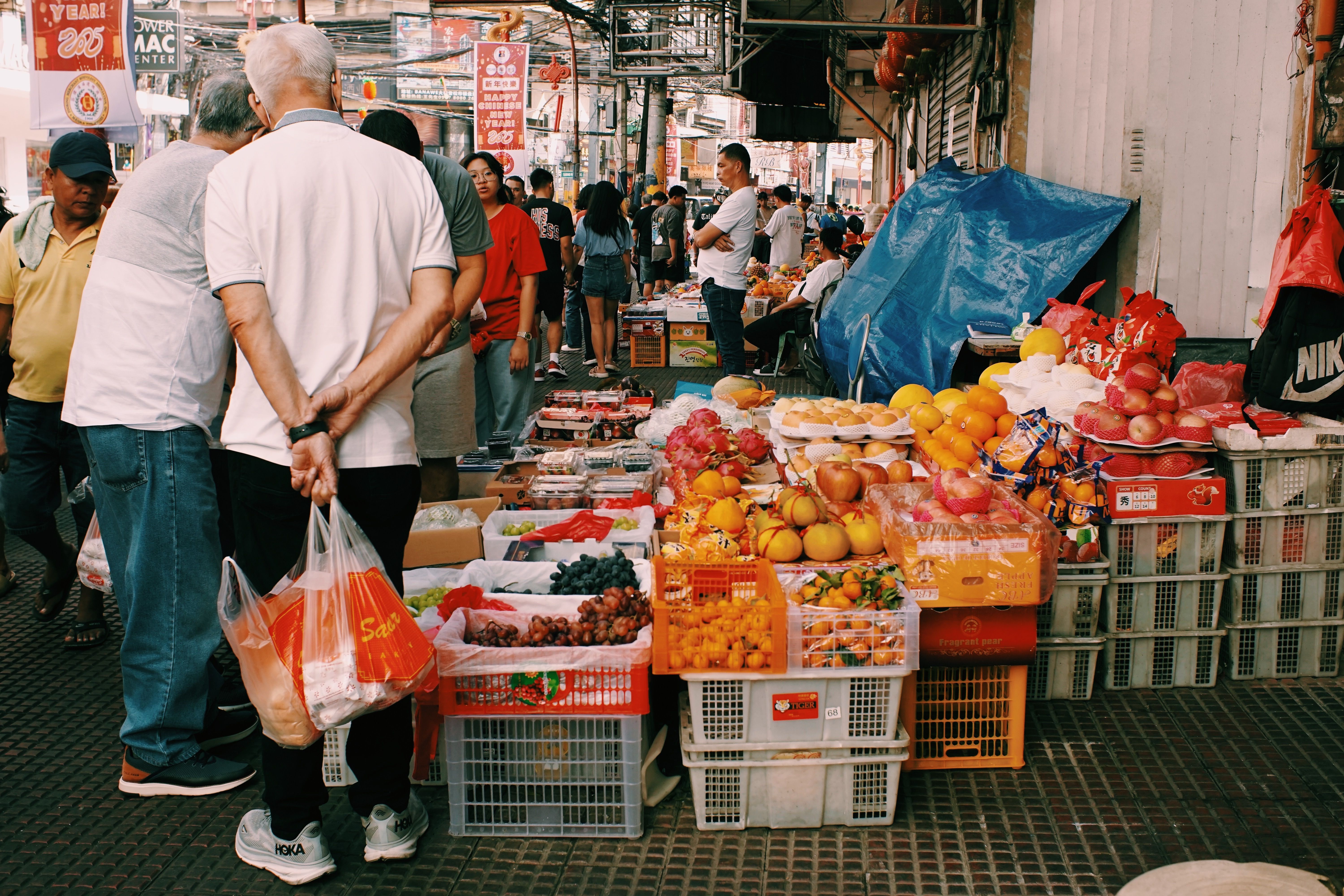 Vibrant Asian Street Market Scene with Fresh Produce · Free Stock Photo