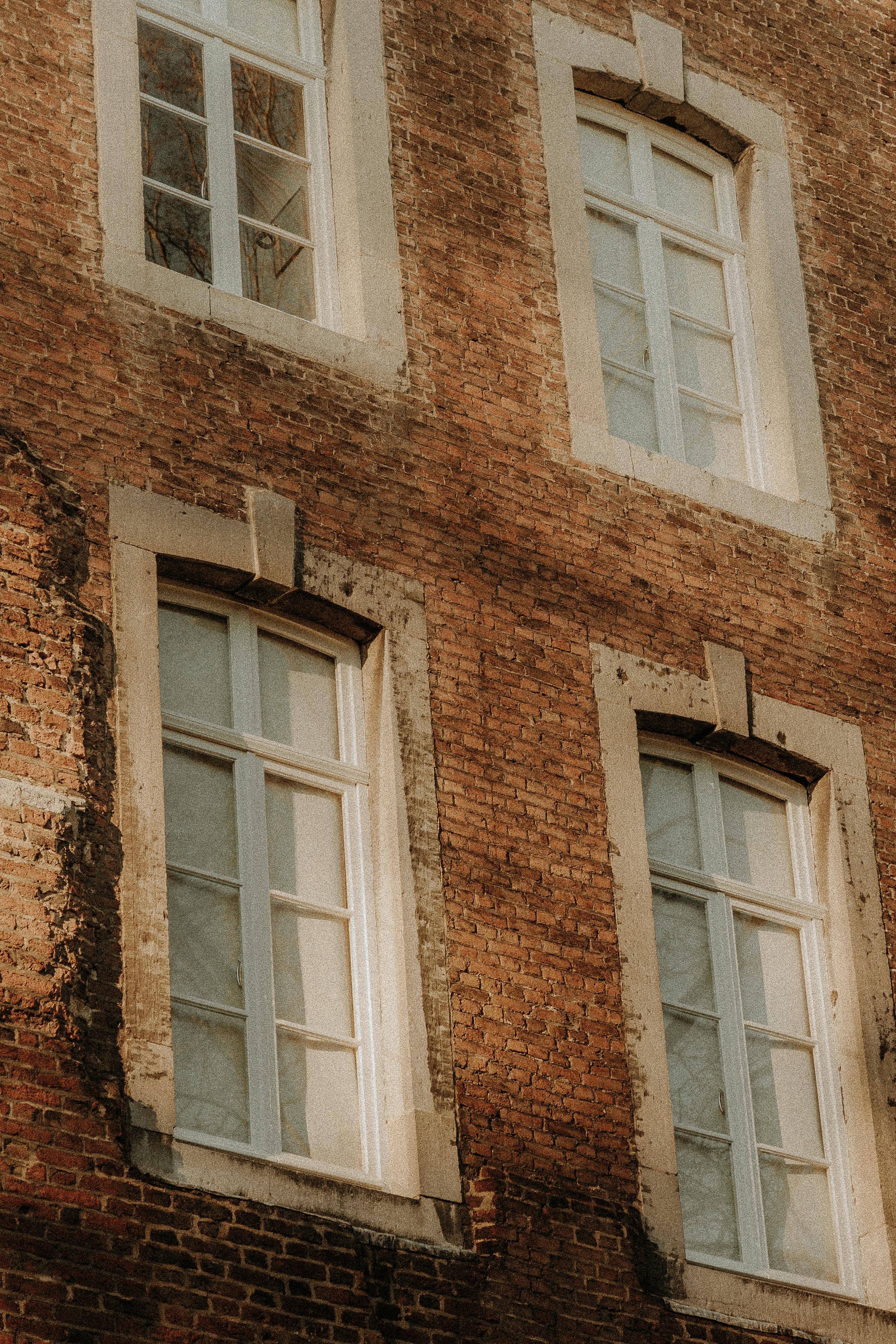Vintage Brick Building with Classic Windows · Free Stock Photo