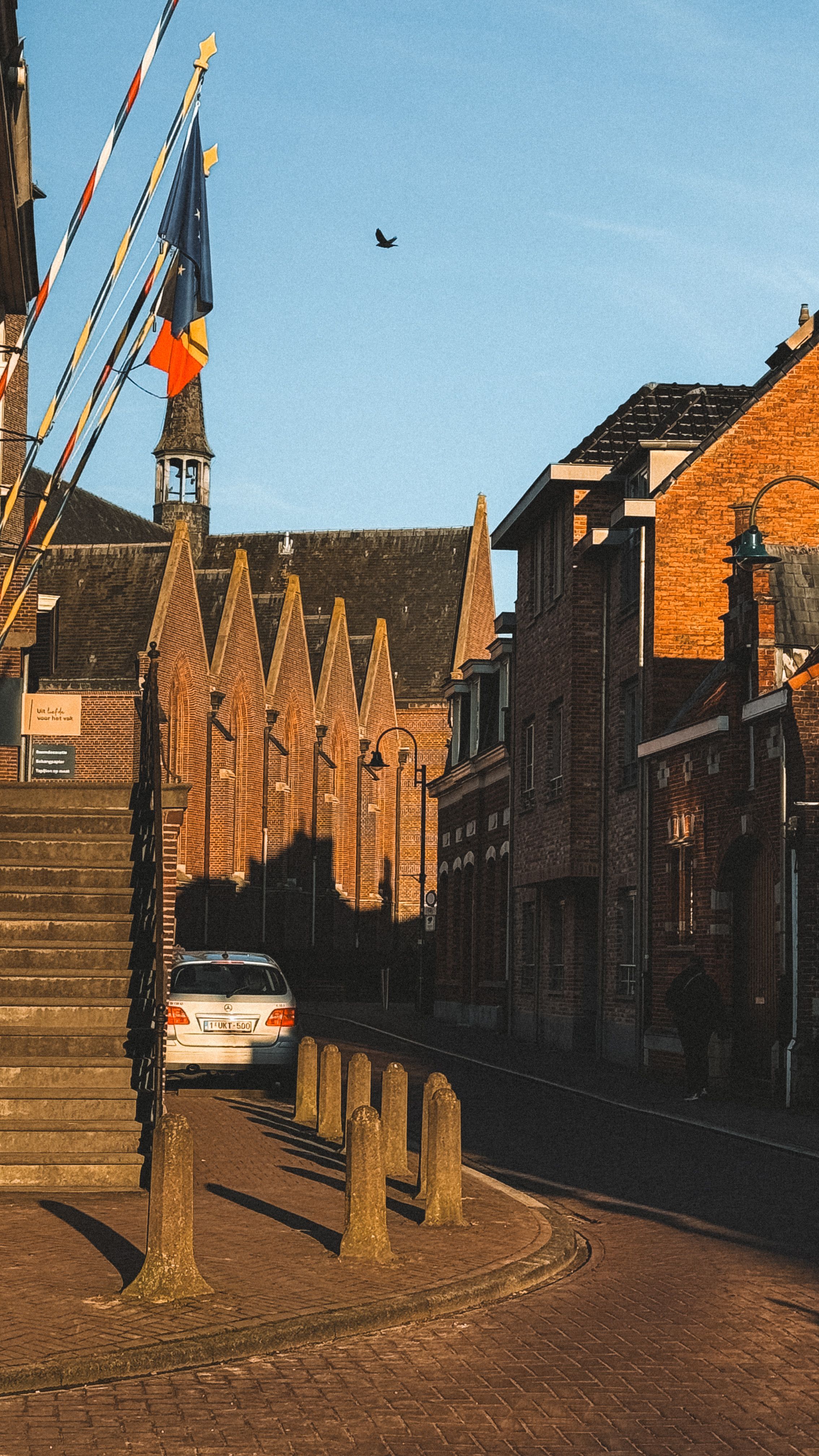 Charming European Street Scene at Golden Hour · Free Stock Photo