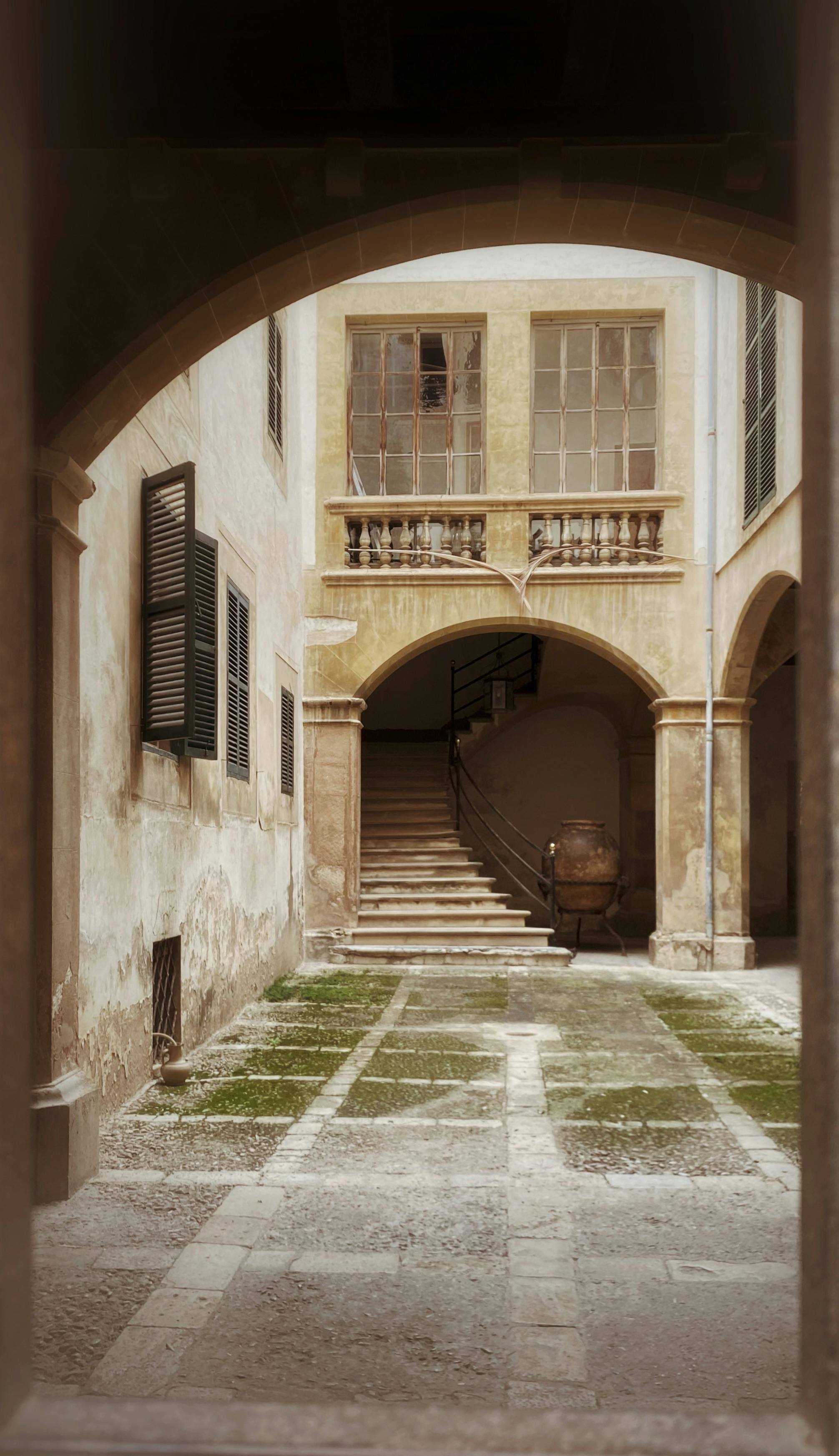 Historic European Courtyard with Stone Archway · Free Stock Photo