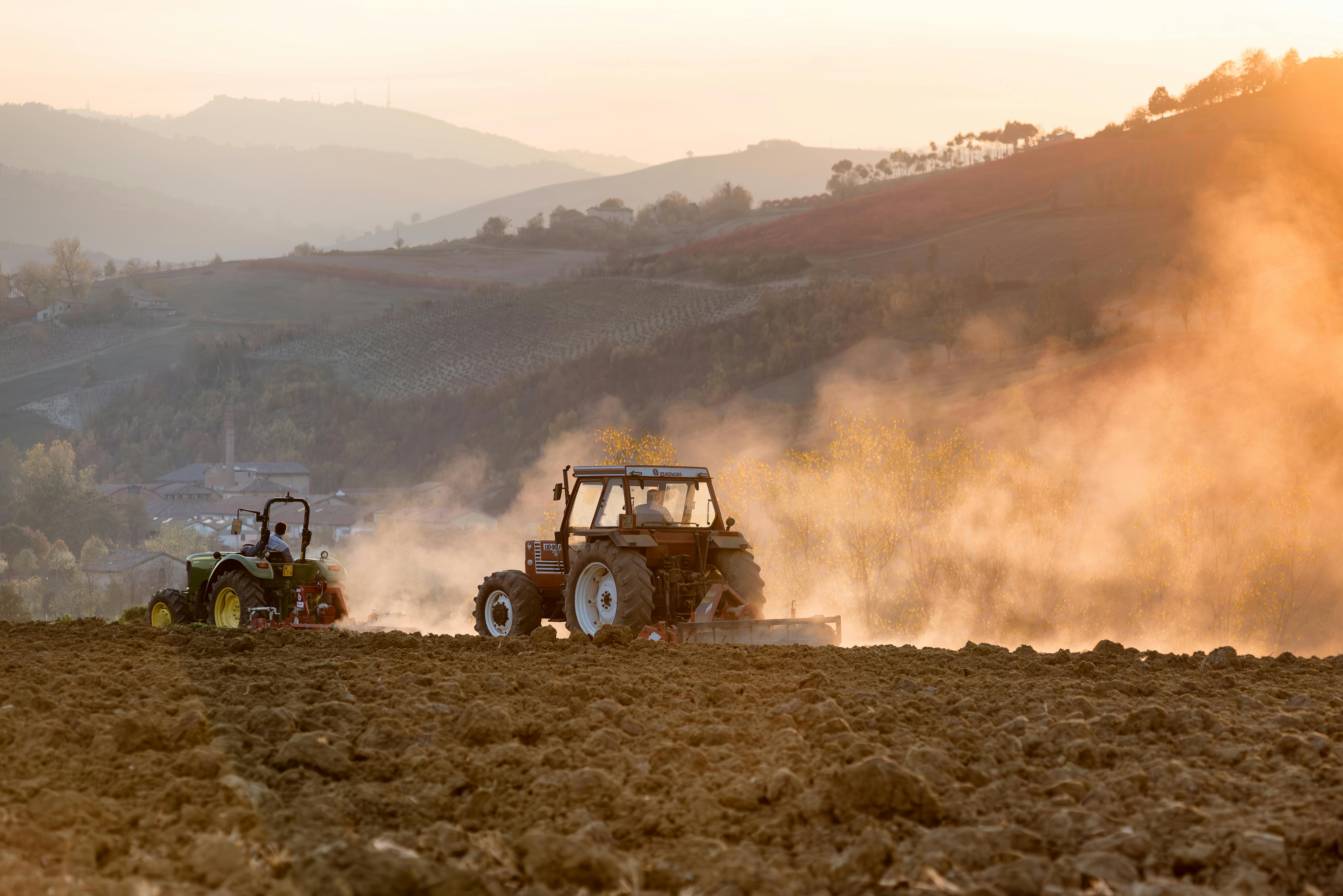 Tractor Plowing at Sunset in Emilia-Romagna Countryside · Free Stock Photo