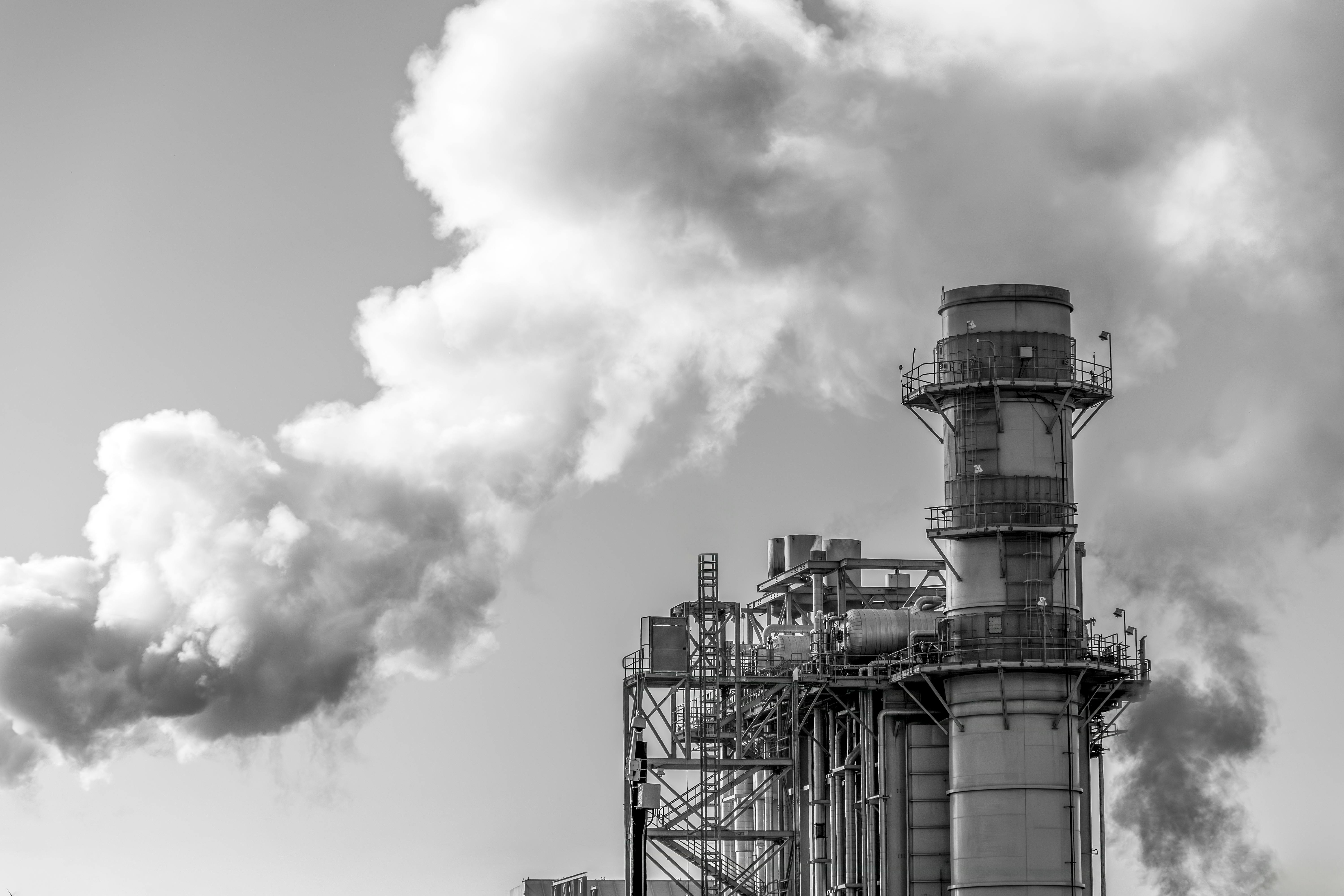 Industrial factory smokestack emitting steam · Free Stock Photo