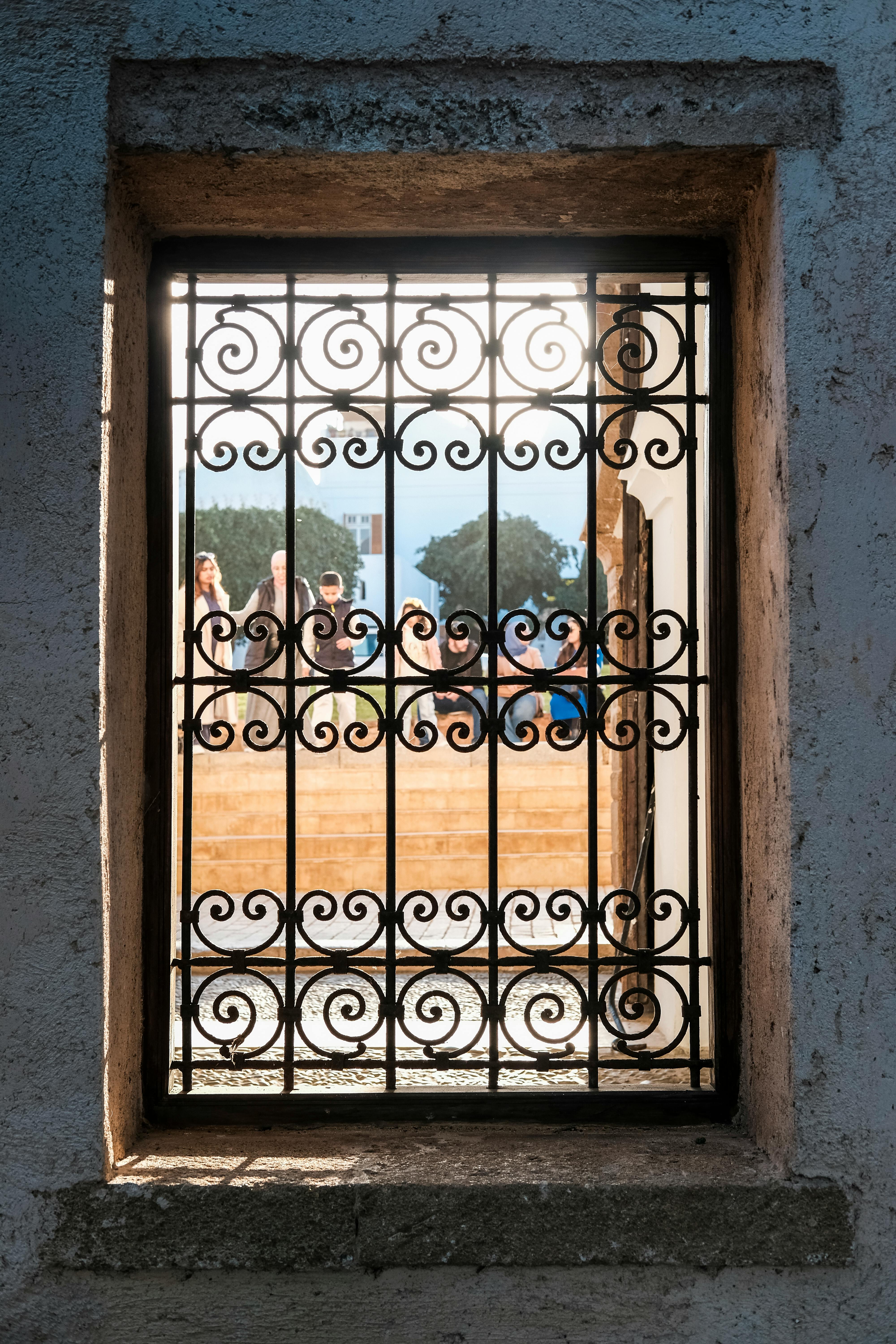 Fenêtre En Fer Forgé Ornée à Rabat · Photo gratuite