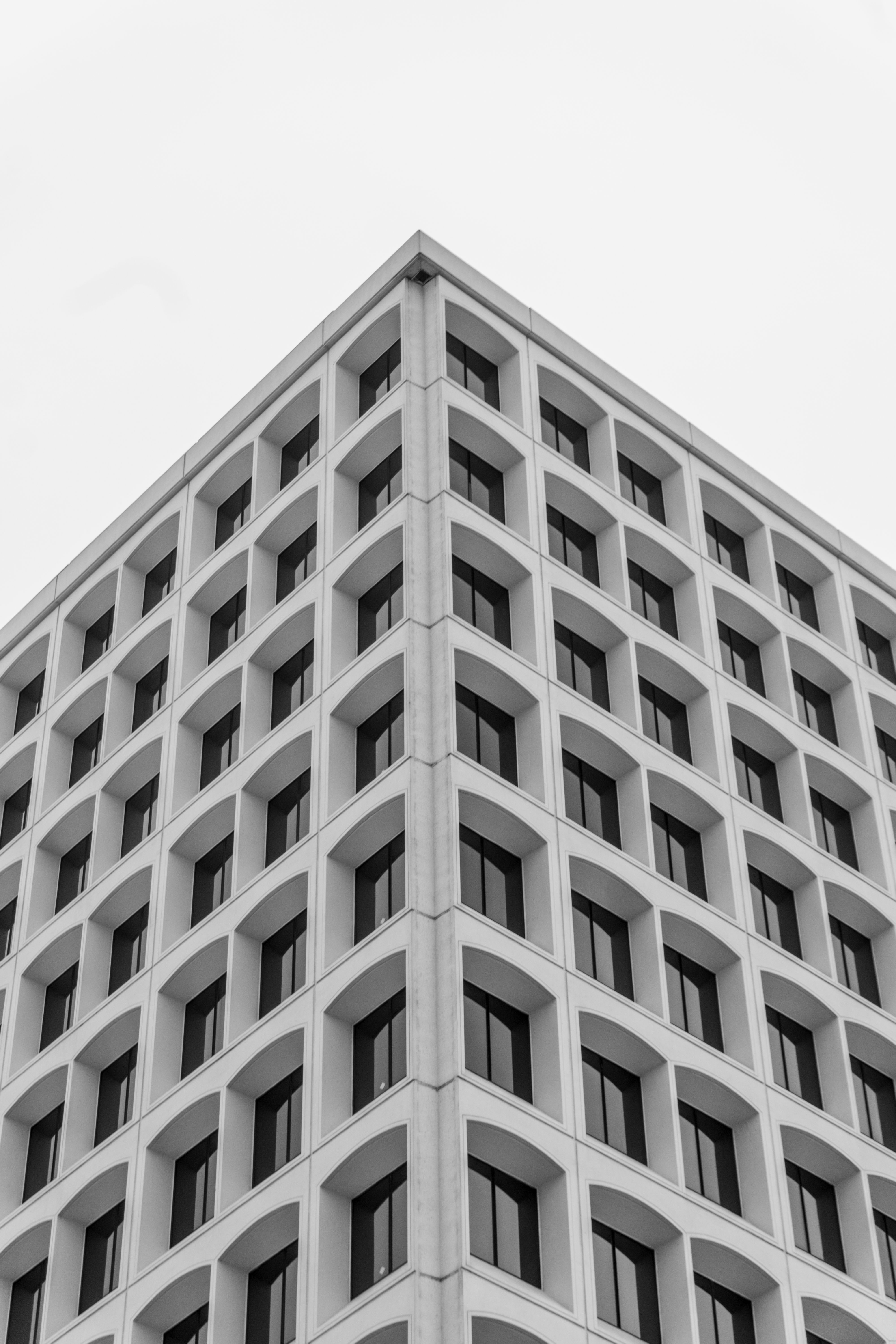 Modern Architectural Building in Black and White · Free Stock Photo