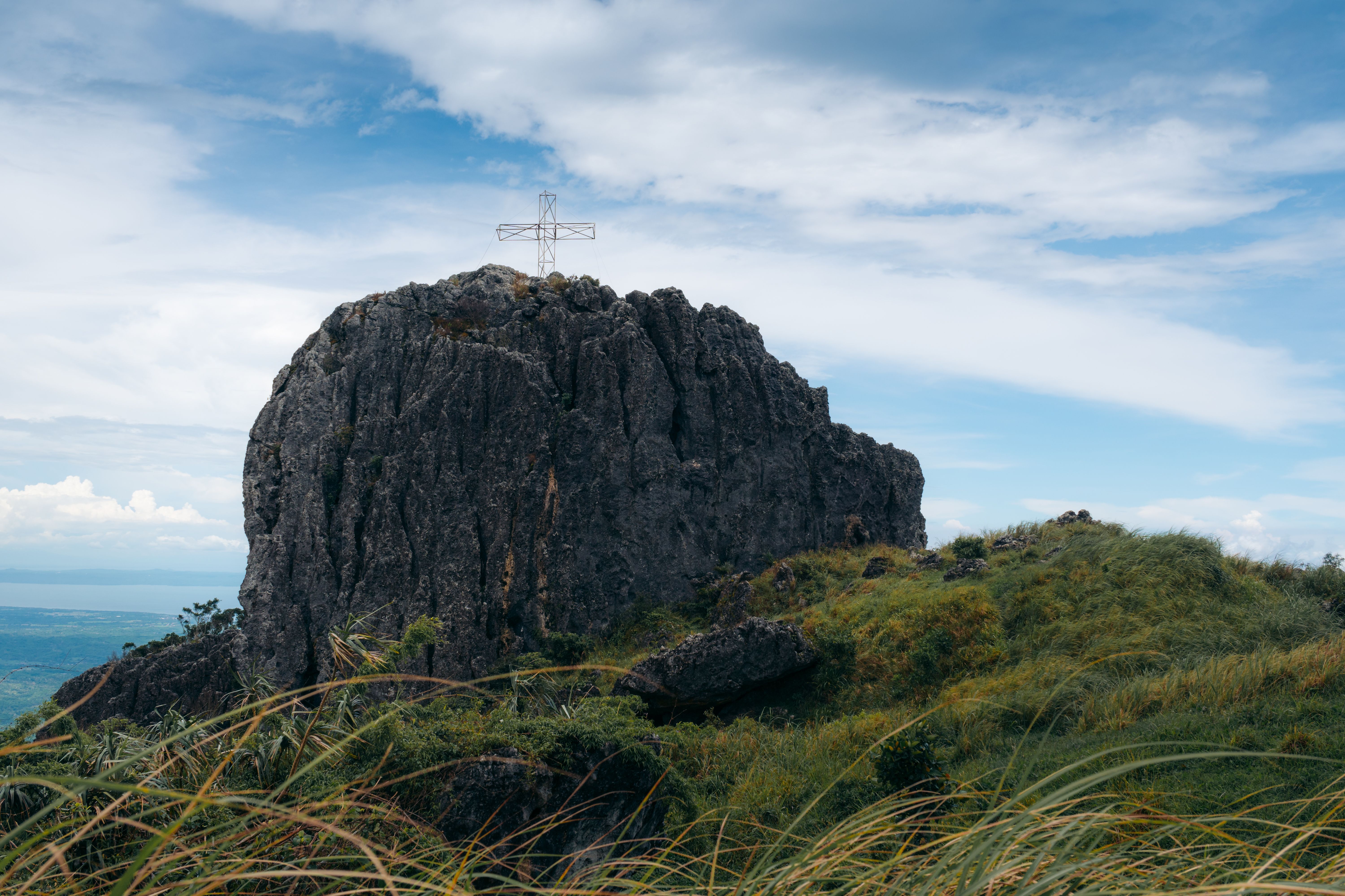 Stunning Mountain View with Cross in Igbaras · Free Stock Photo