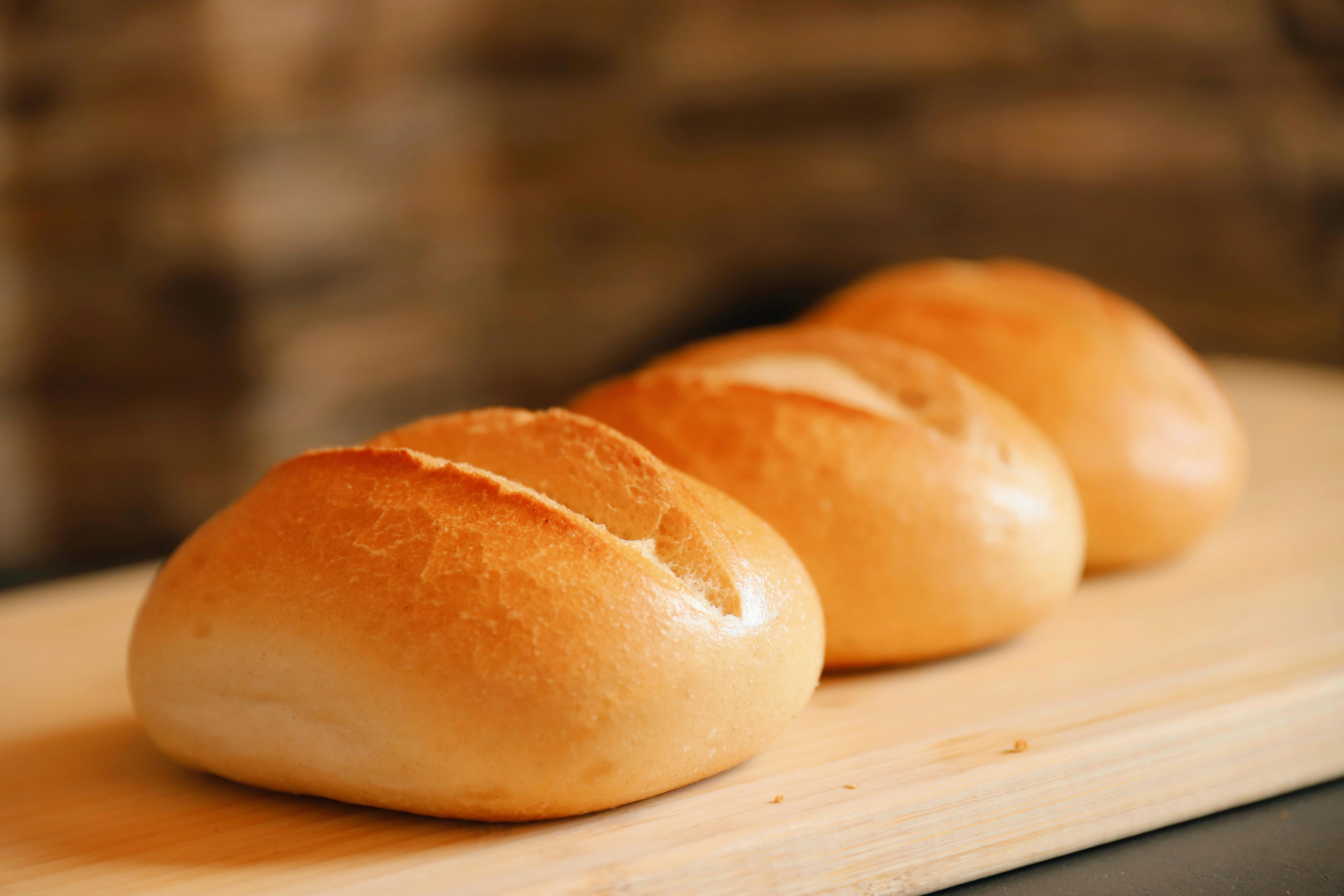 Close-up of freshly baked bread rolls · Free Stock Photo