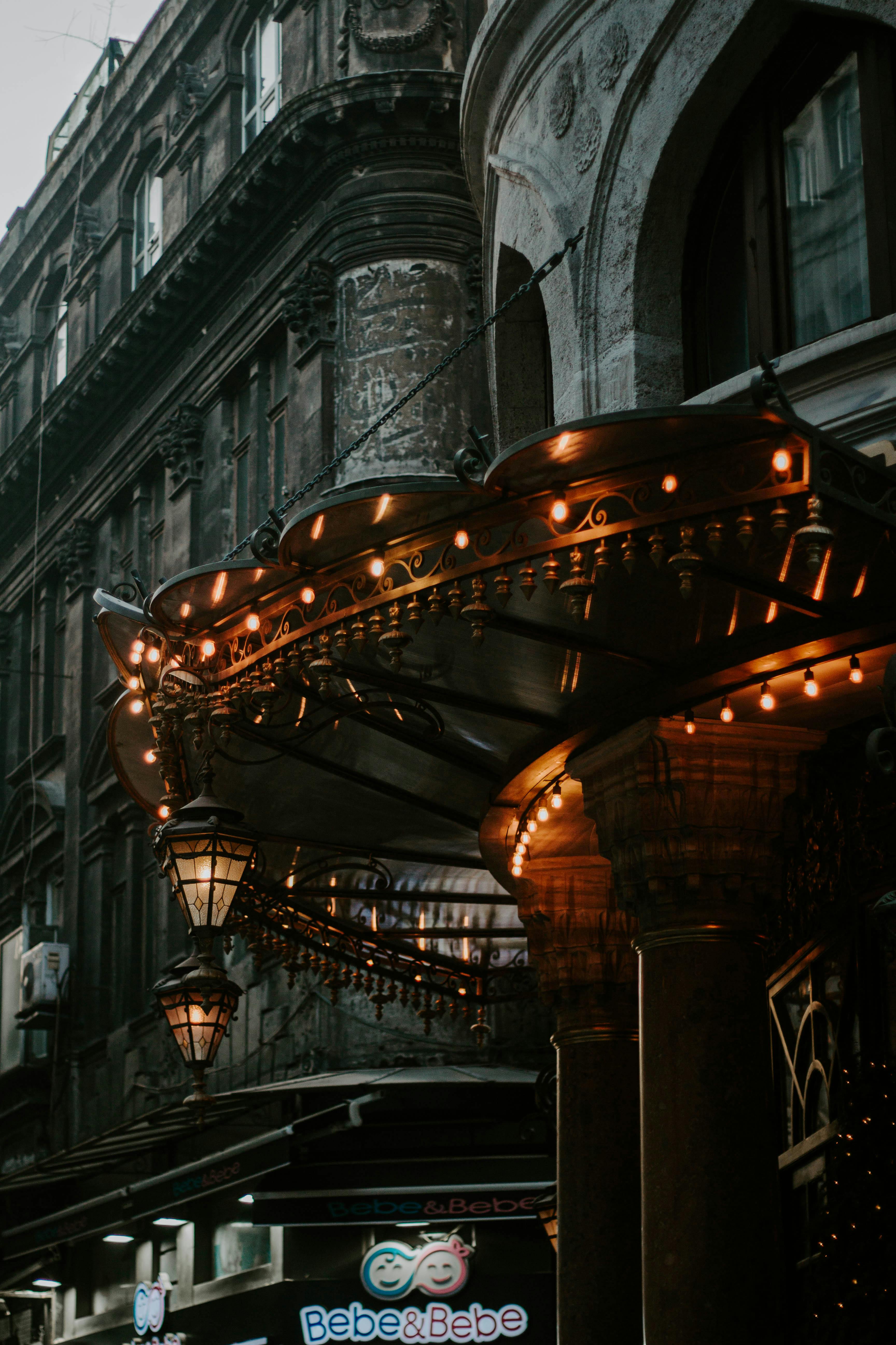 Cena Artística Noturna De Rua Em Istambul, Turquia · Foto profissional ...