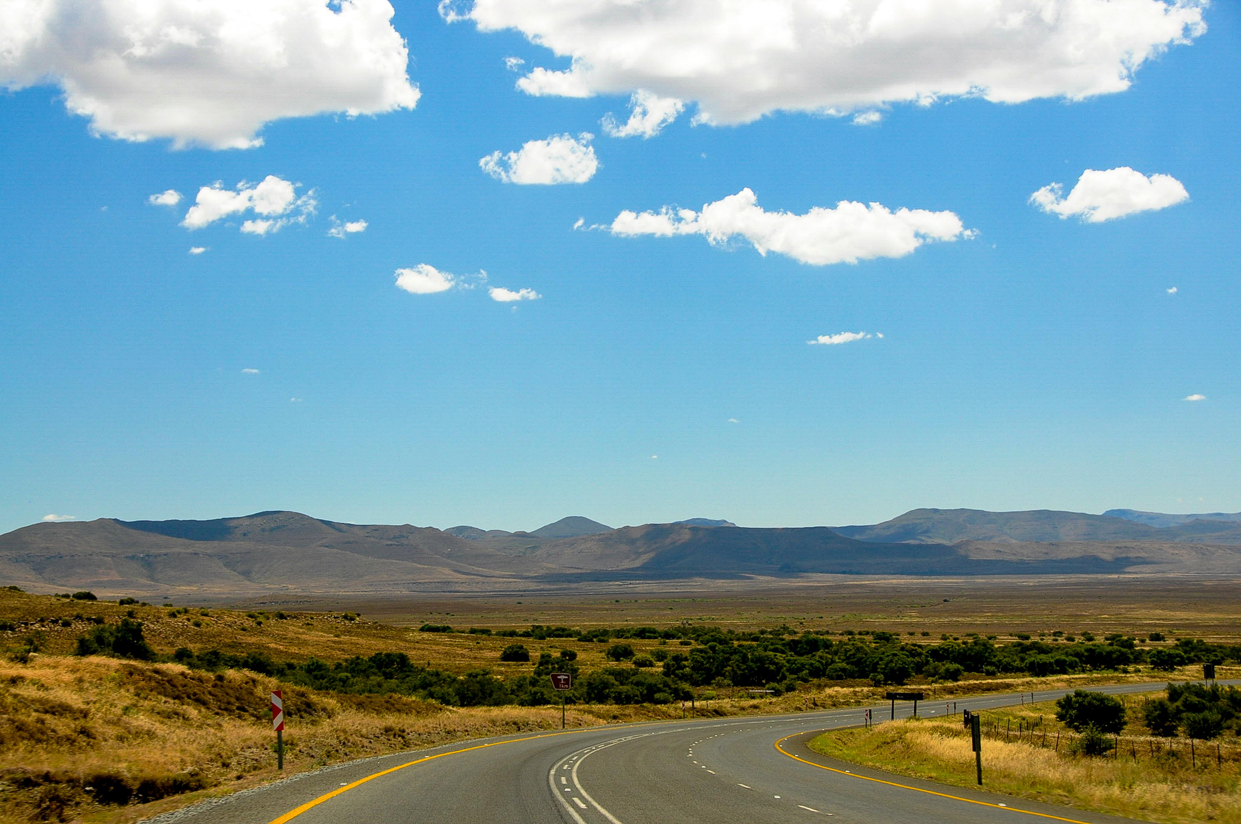 Scenic Open Highway through Mountainous Landscape · Free Stock Photo