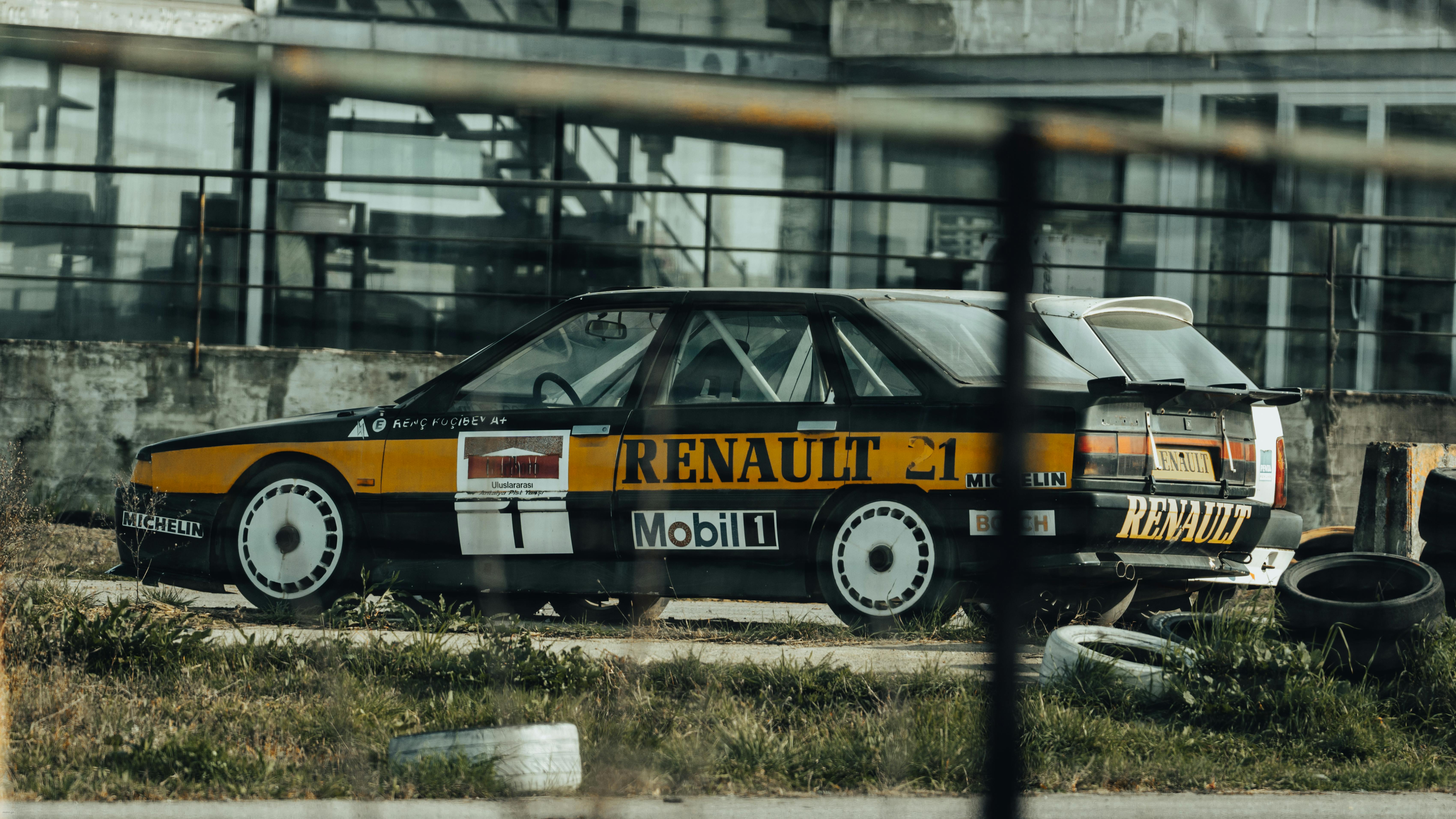 Vintage Renault Racing Car in Industrial Setting · Free Stock Photo