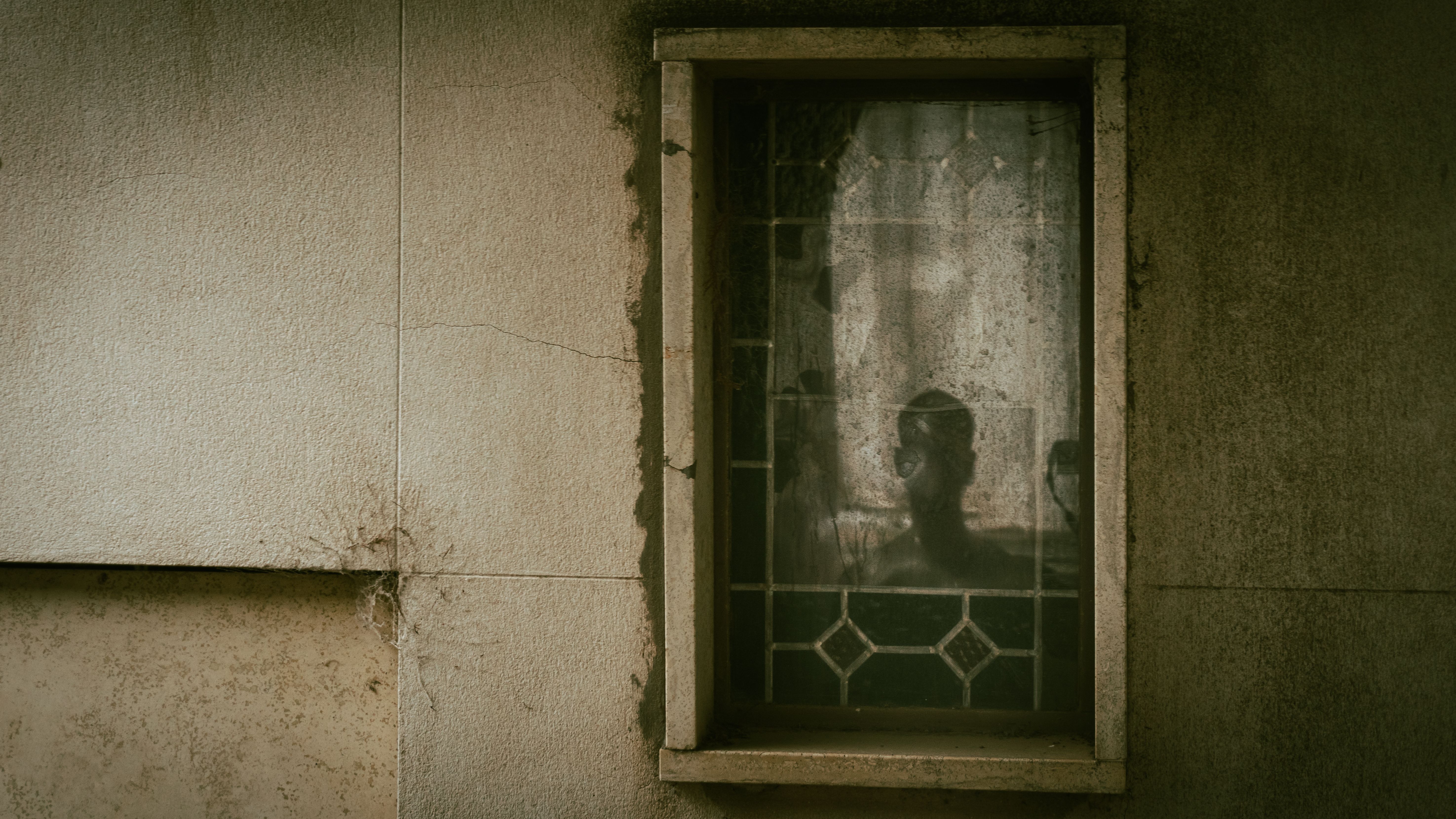 Eerie Reflection in Old Window at Cemetery · Free Stock Photo