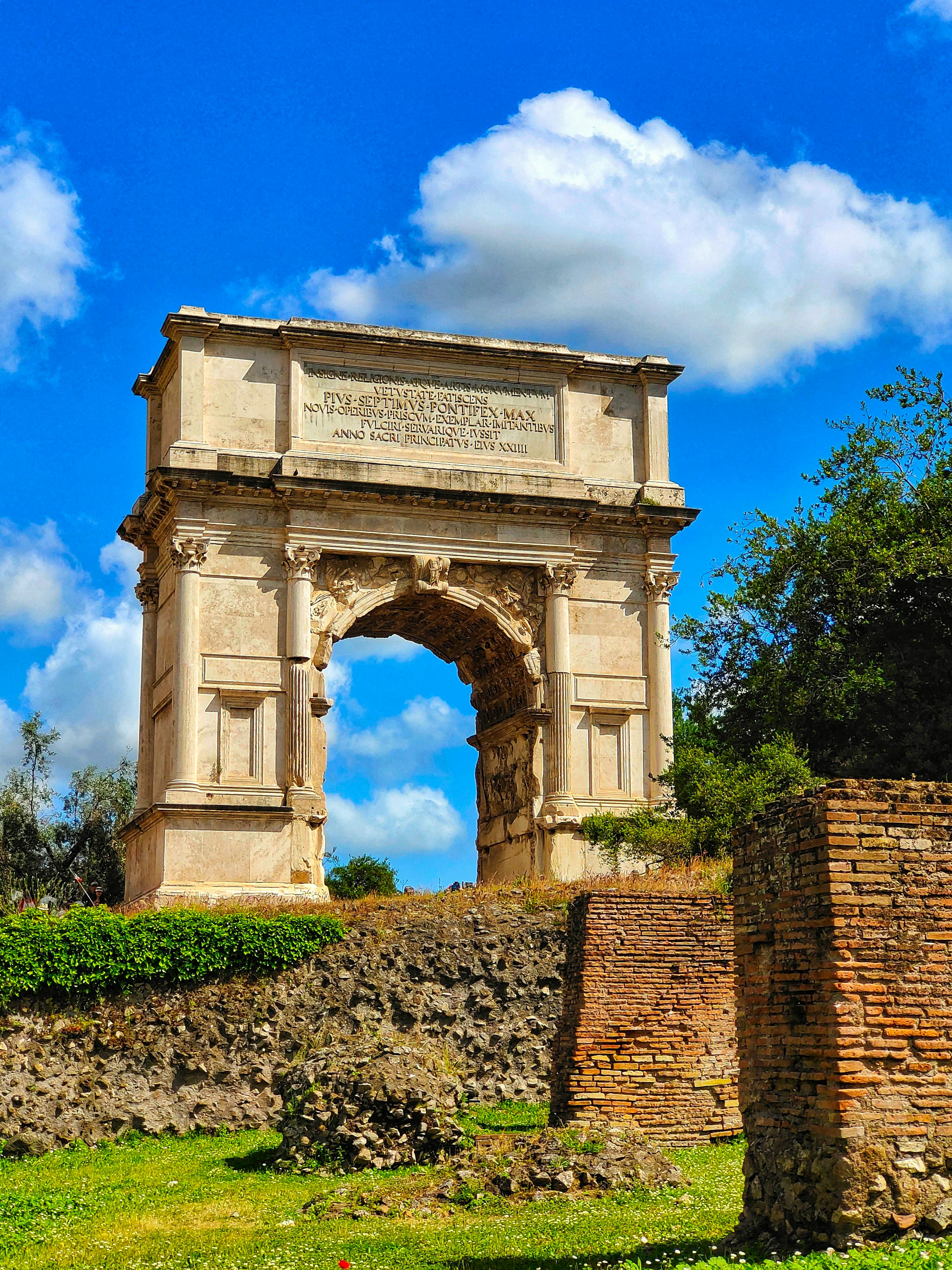 Ancient Roman Arch under Blue Sky · Free Stock Photo